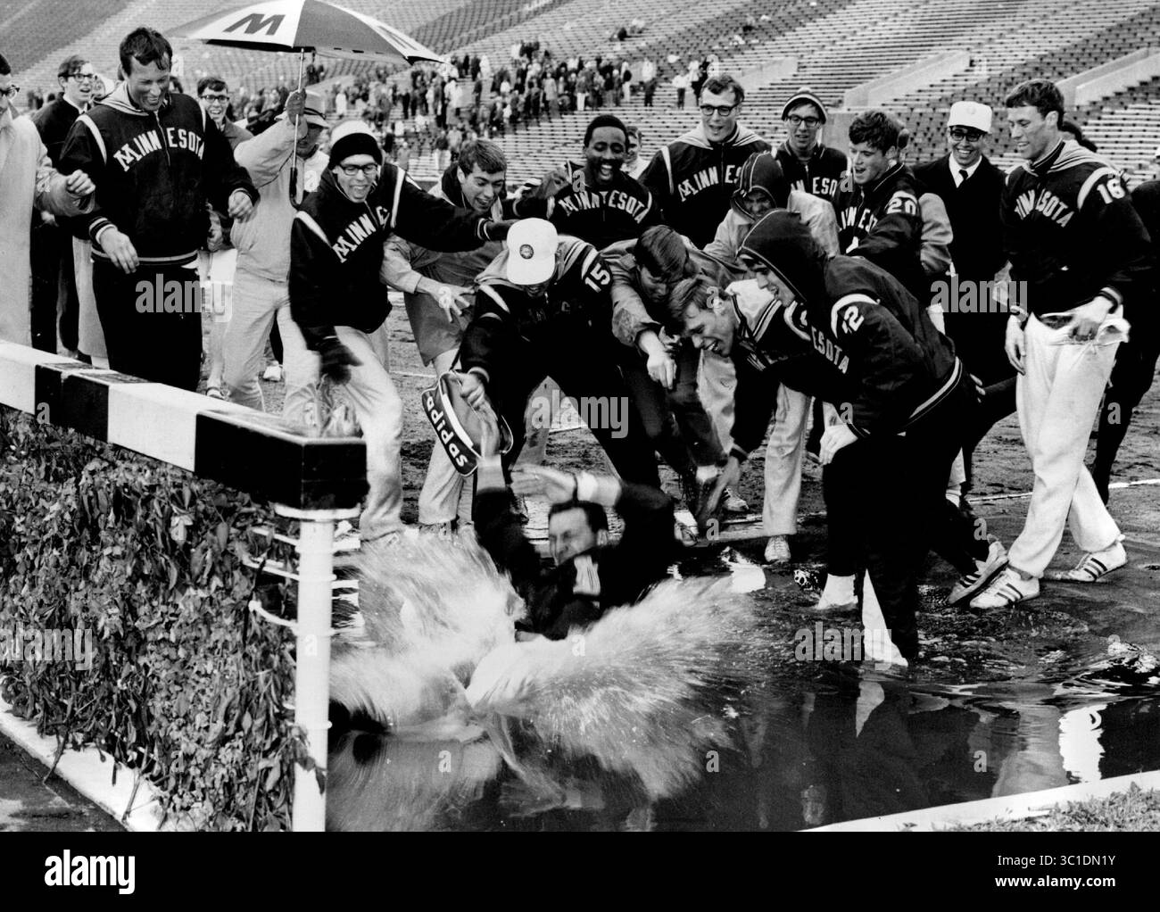 20 mai 1968 - Minnesota, États-Unis - L'entraîneur de piste de l ...