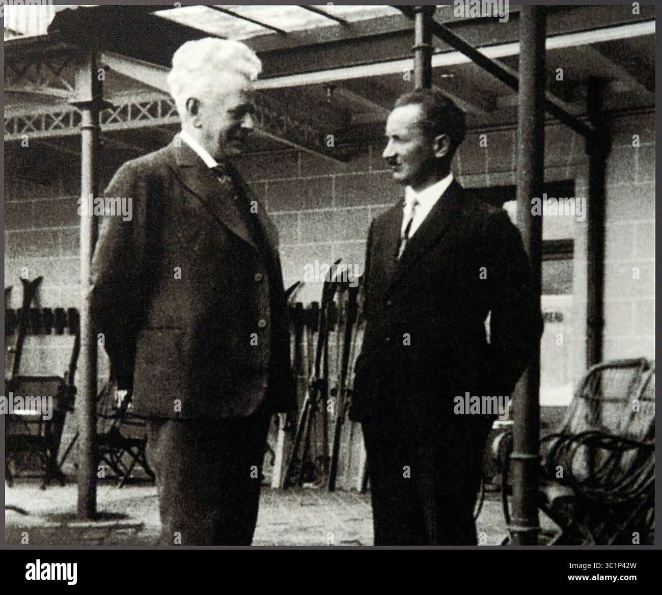 Ernst cassirer Banque de photographies et d’images à haute résolution ...