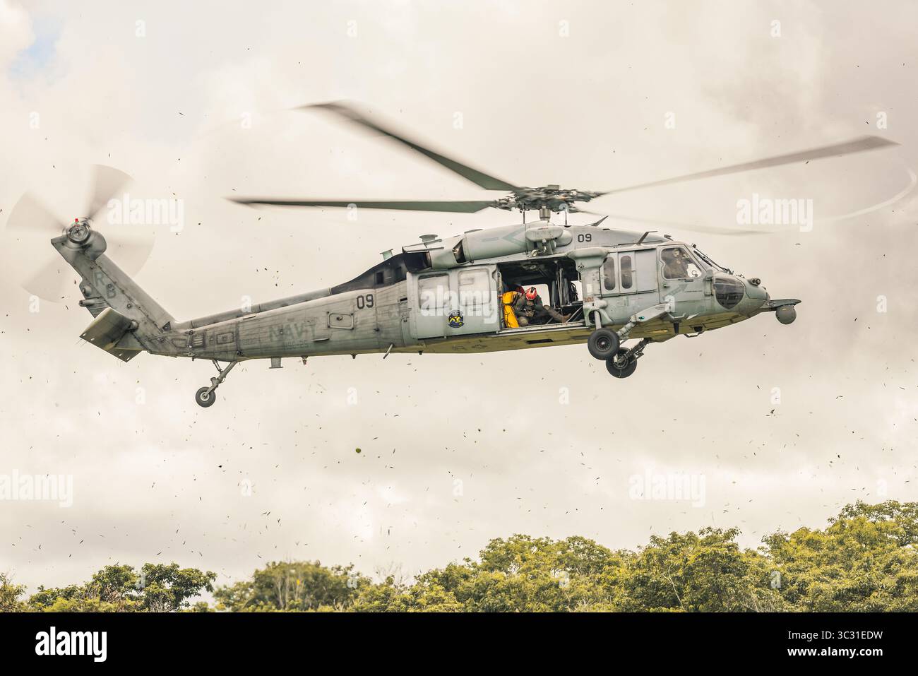 ASAN, Guam (23 juillet 2025) – un MH-60S Seahawk affecté au Helicopter ...