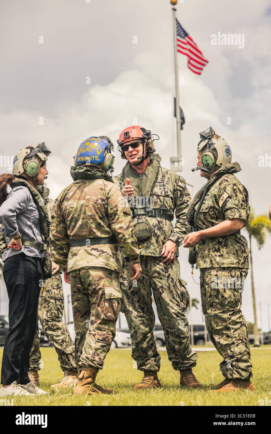 ASAN, Guam (23 juillet 2025) - L'amiral Brett Mietus, commandant de la ...