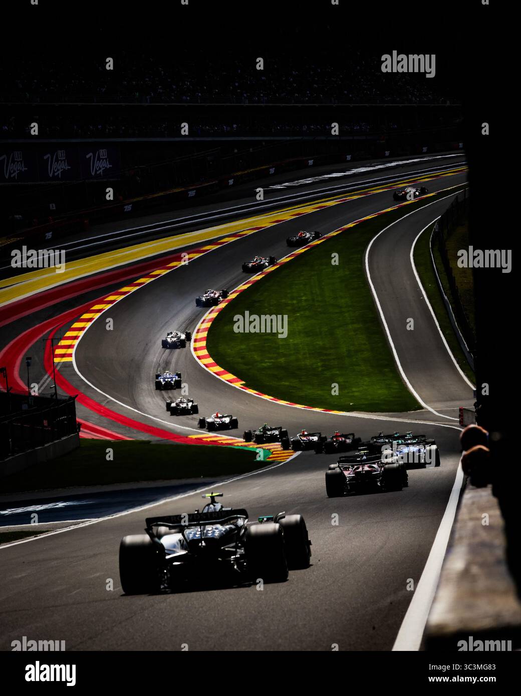 Départ de la course au corner eau rouge lors du Grand Prix de Belgique ...