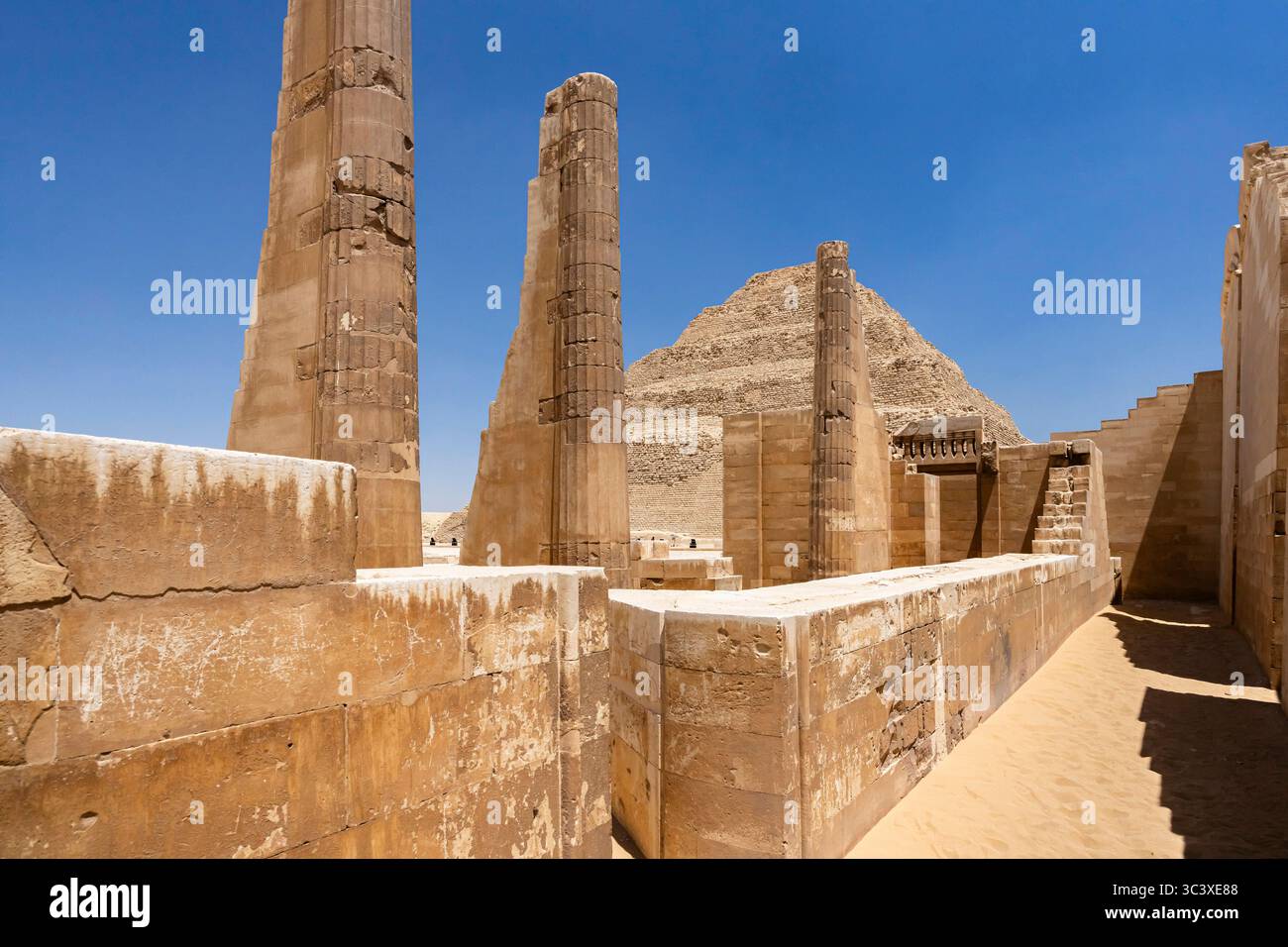 Piramide de la ruina Banque de photographies et d’images à haute ...