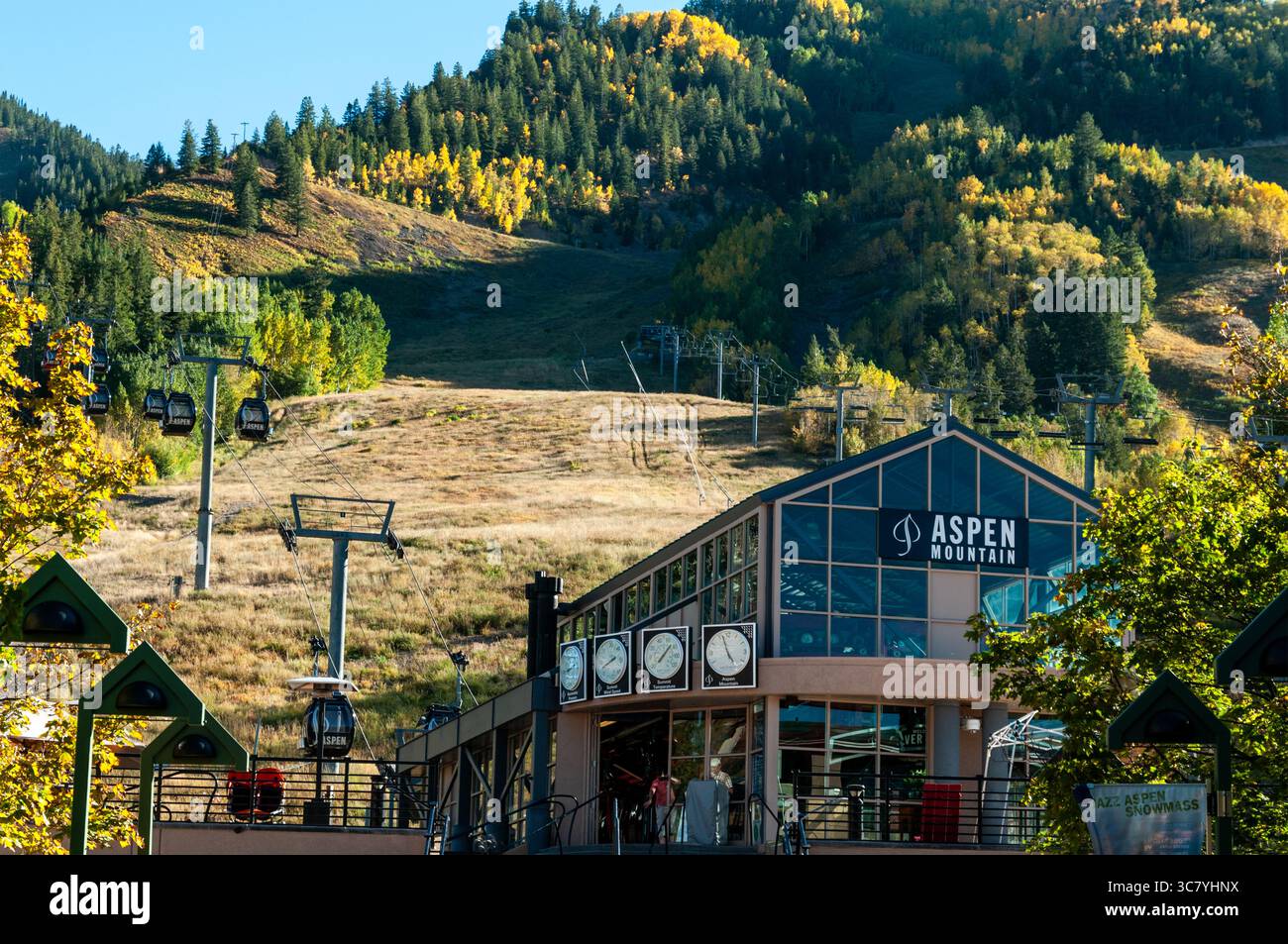 ASPEN, COLORADO, États-Unis : la base pittoresque de la colline de ski ...