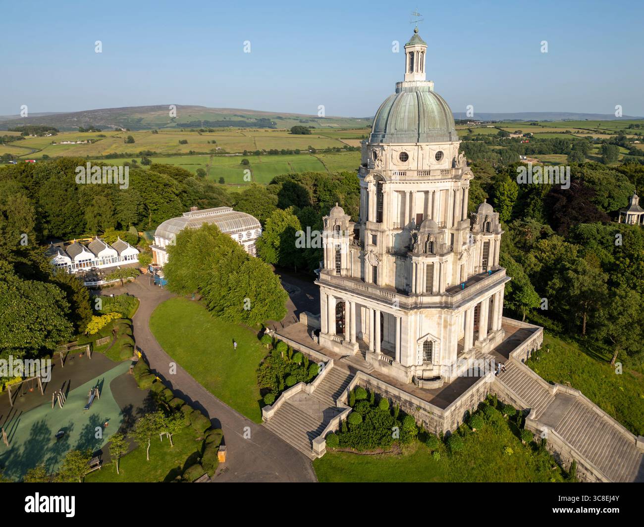 Ashton Memorial, maison des papillons et café pavillon, Williamson Park ...