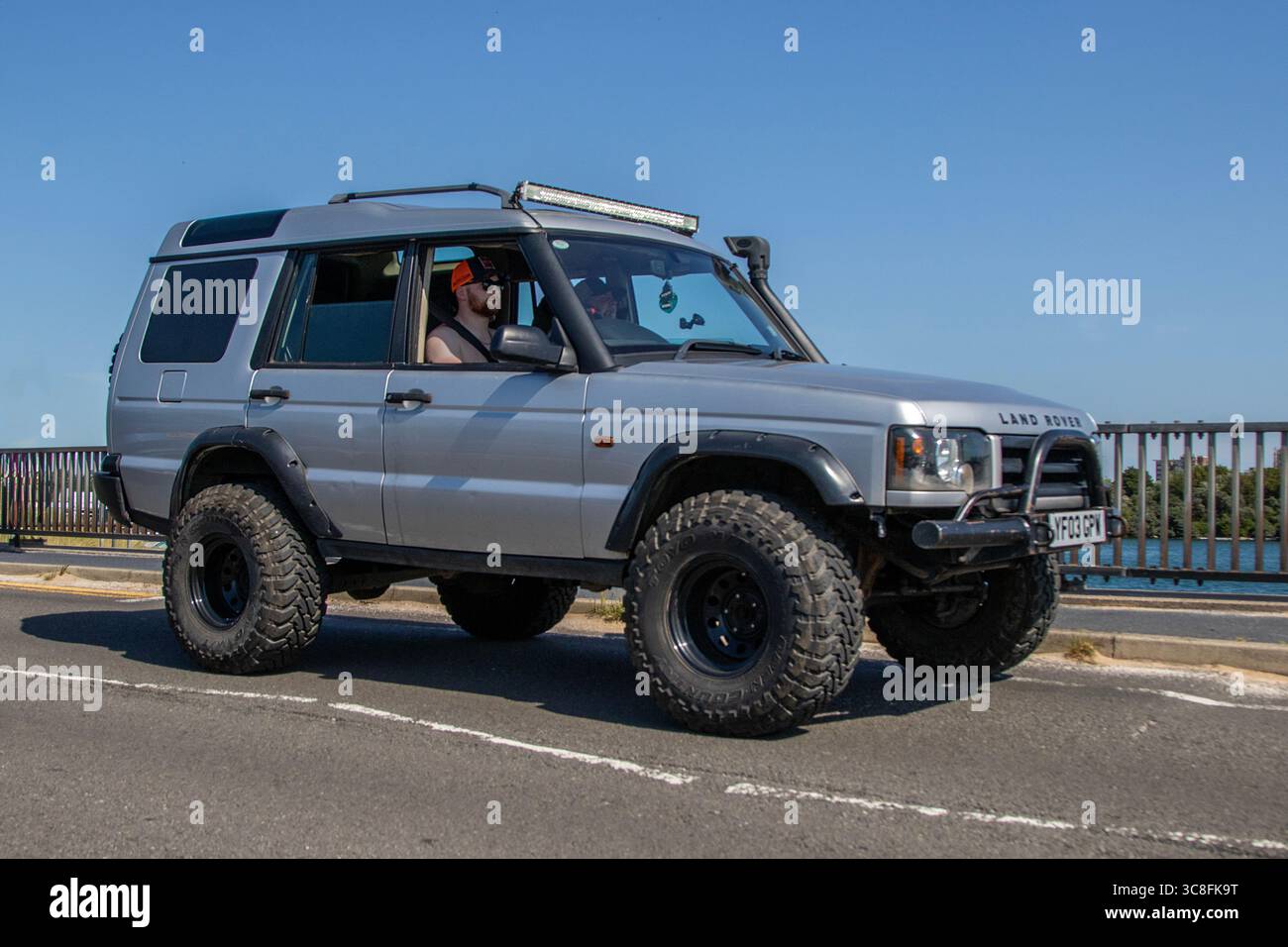2003 argent Land Rover Discovery Td5 GS 138 Hardtop car Diesel 2495 cc ...