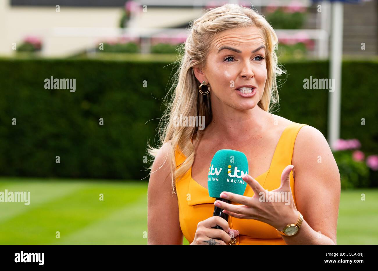 Ascot, Royaume-Uni, 09/25 ; Leonna Mayor, présentatrice d'ITV Racing ...