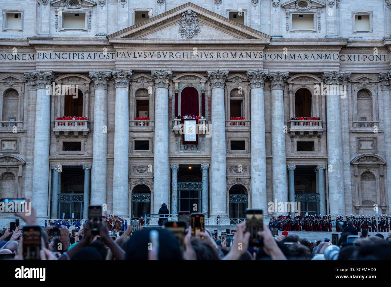 Le pape Léon XIV choisi pour être le nouveau pape Léon XIV sur le ...