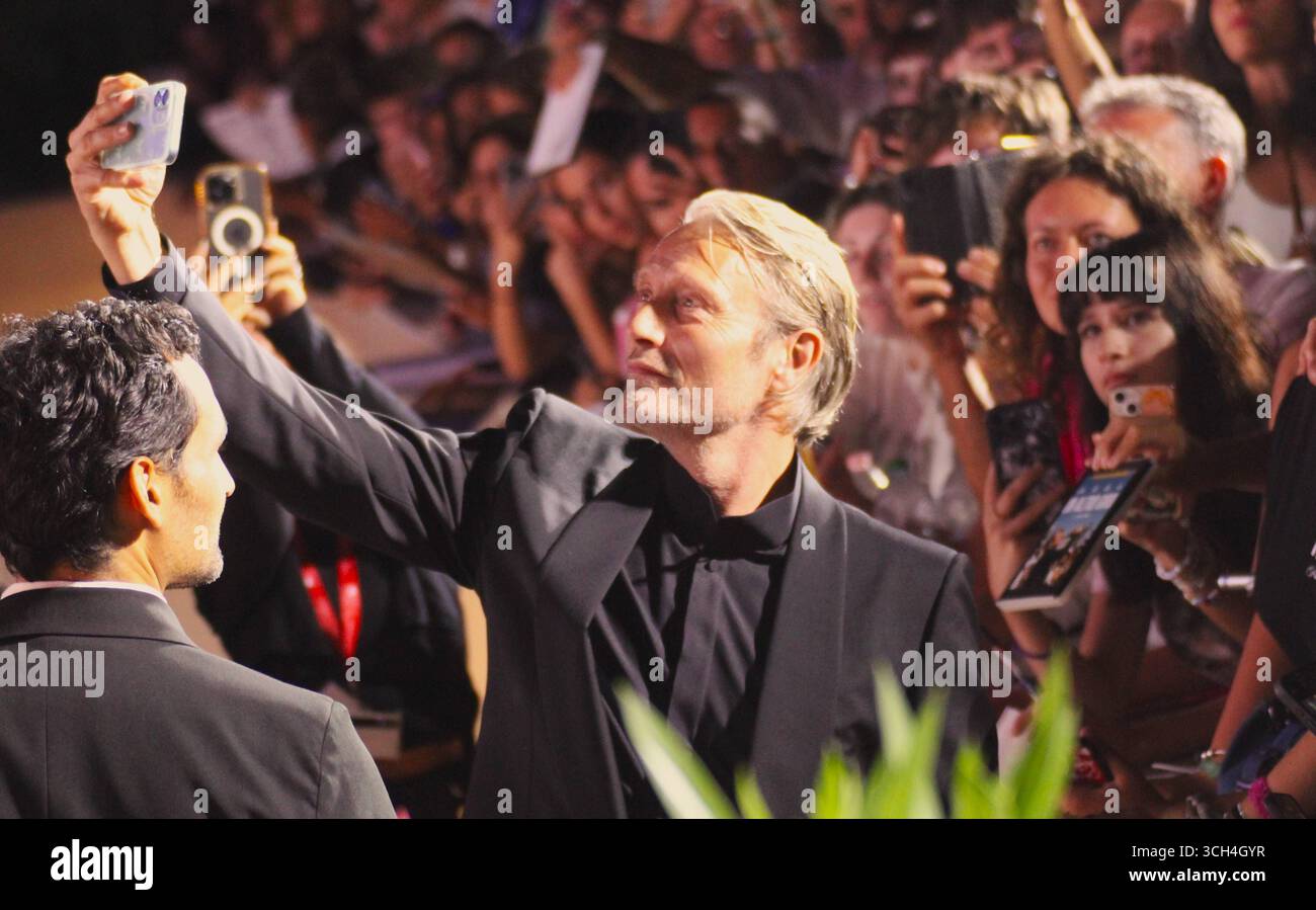 Dernier iphone Banque de photographies et d’images à haute résolution ...