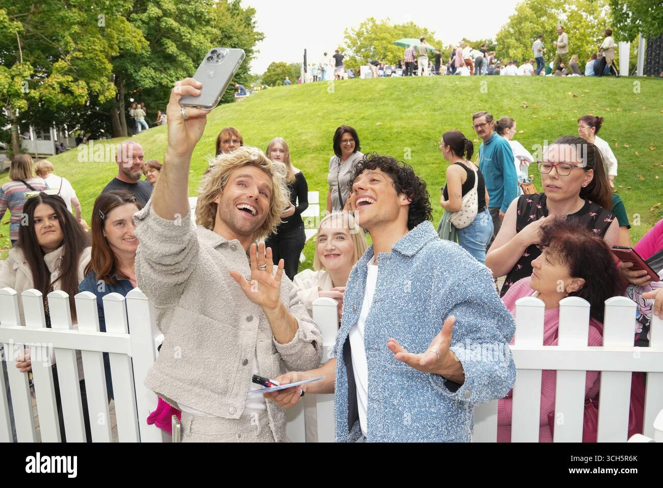ZDF-Fernsehgarten 2025. Matt & SEM Matt Stoffers, SEM Ben Yakar im ZDF ...