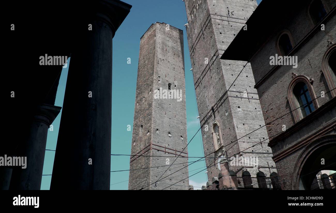 Asinelli et Garisenda, Bologne, Italie Photo Stock - Alamy