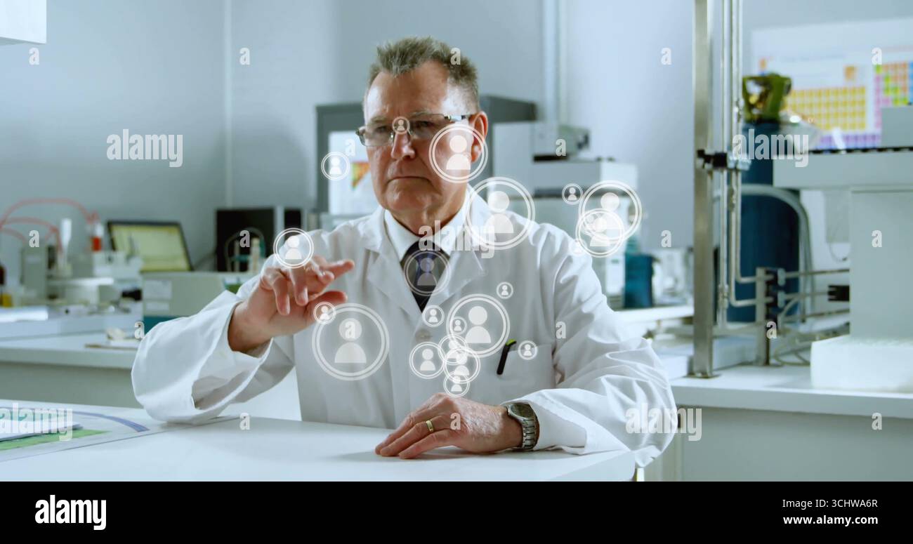 Atteindre un scientifique masculin portant une blouse de laboratoire ...