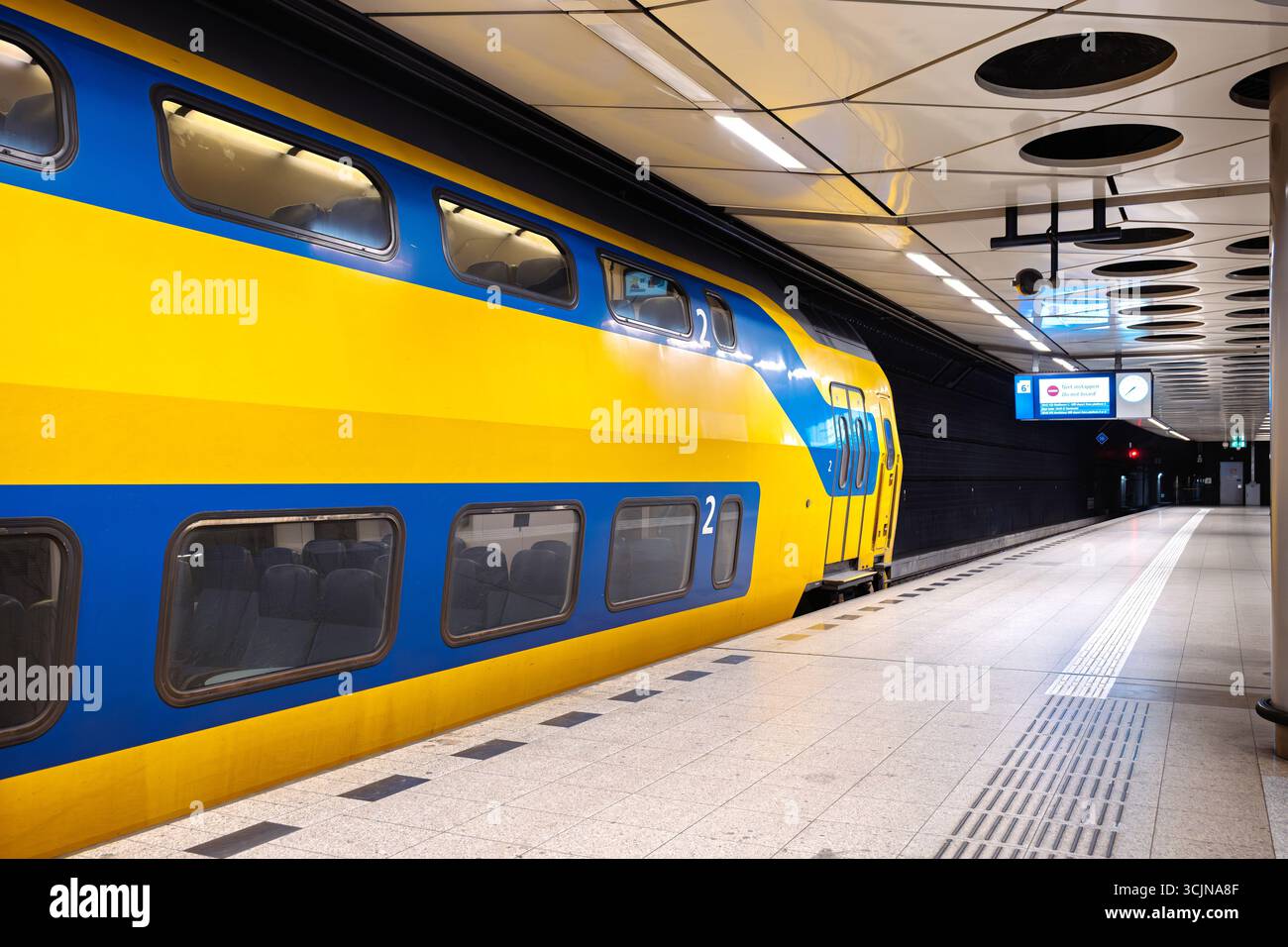 Tunnel de la gare de schiphol Banque de photographies et d’images à ...