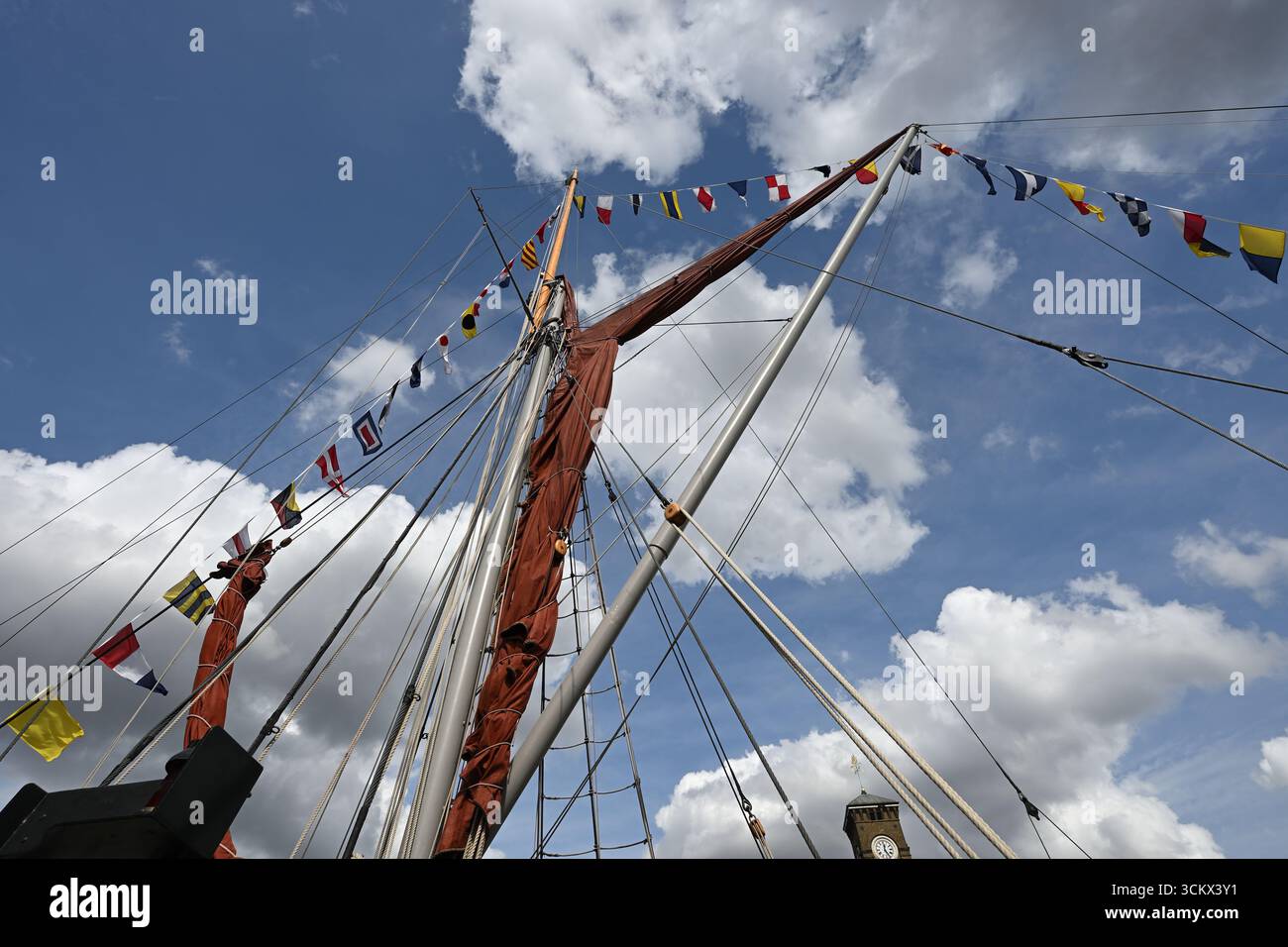 Drapeaux de voile et de signalisation de la barge de la Tamise « Gladys ...