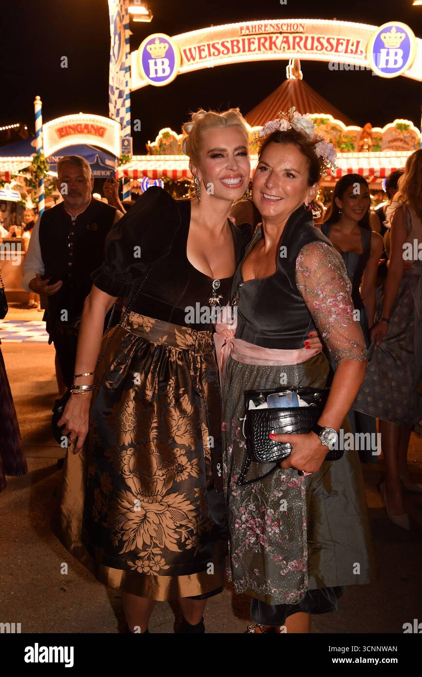 Verena Keith und Claudia Obert / Wiesn 2025 / 2. Wiesntag / Almauftrieb ...