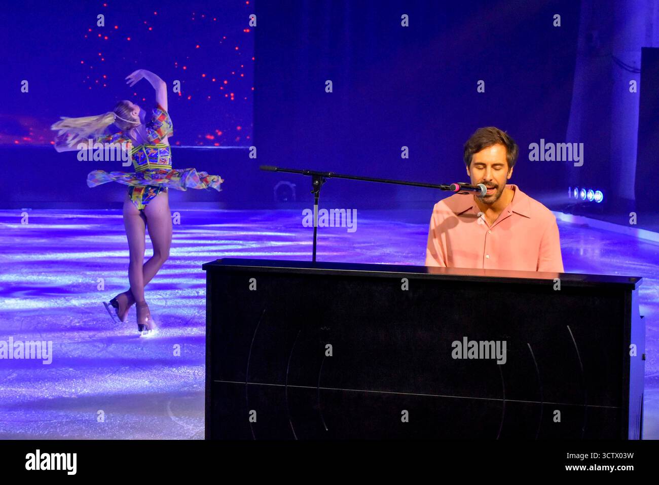 abb Musiker Max Giesinger und Taenzer Taenzerinnen als Gaststar auf dem ...