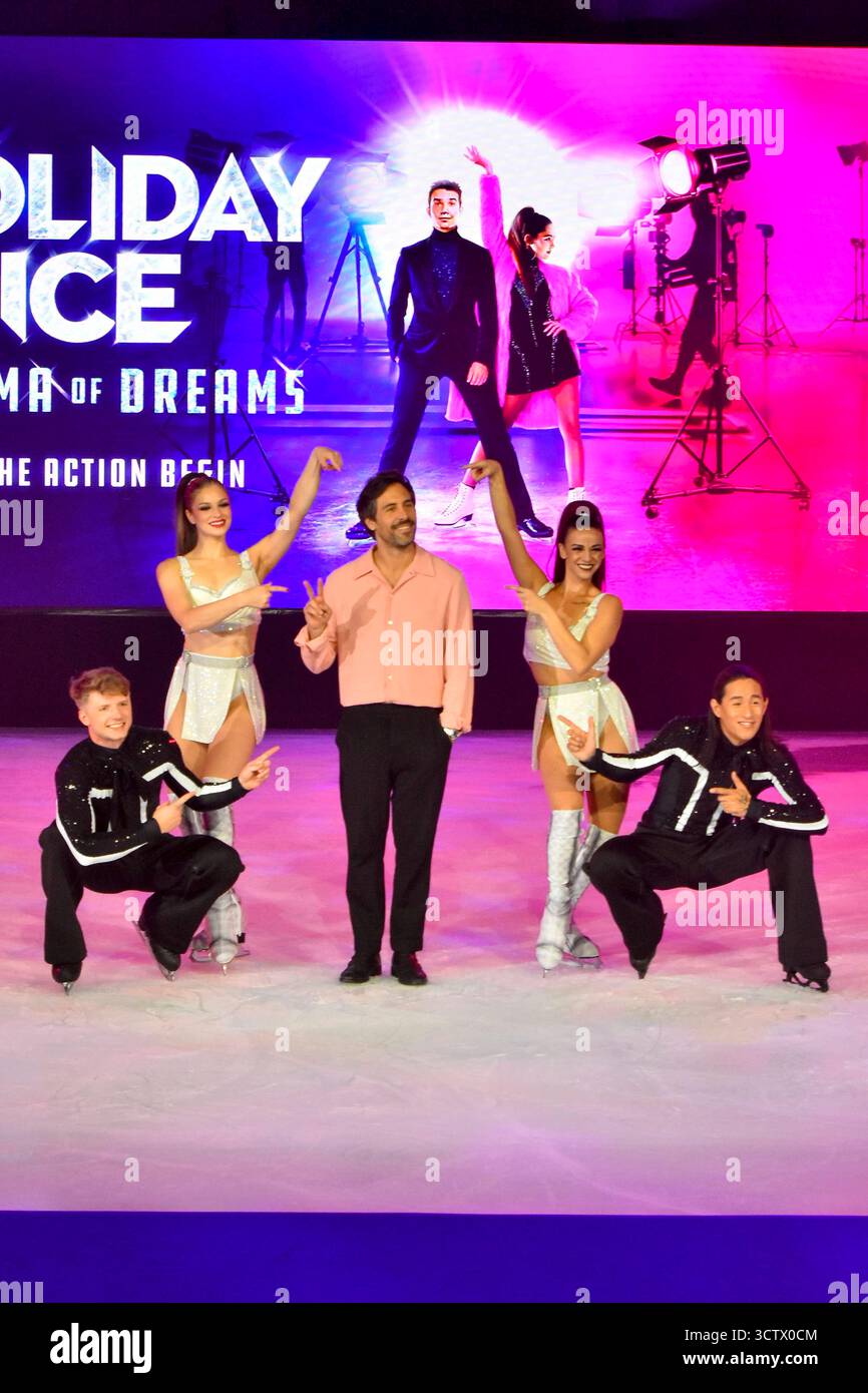 abb Musiker Max Giesinger und Taenzer Taenzerinnen als Gaststar auf dem ...