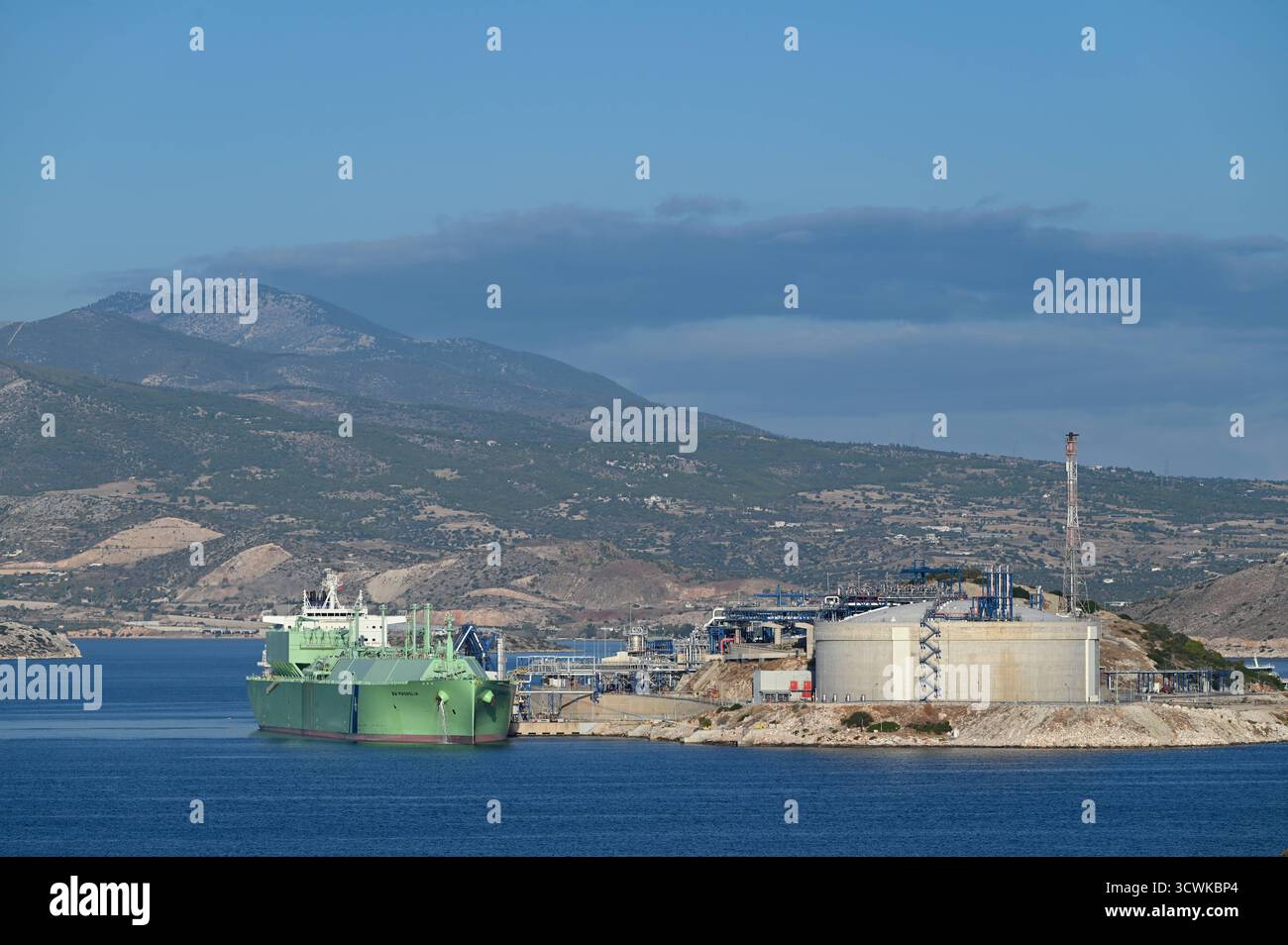 Le GNL AMÉRICAIN déchargé au terminal de Revithoussa près d’Athènes le ...