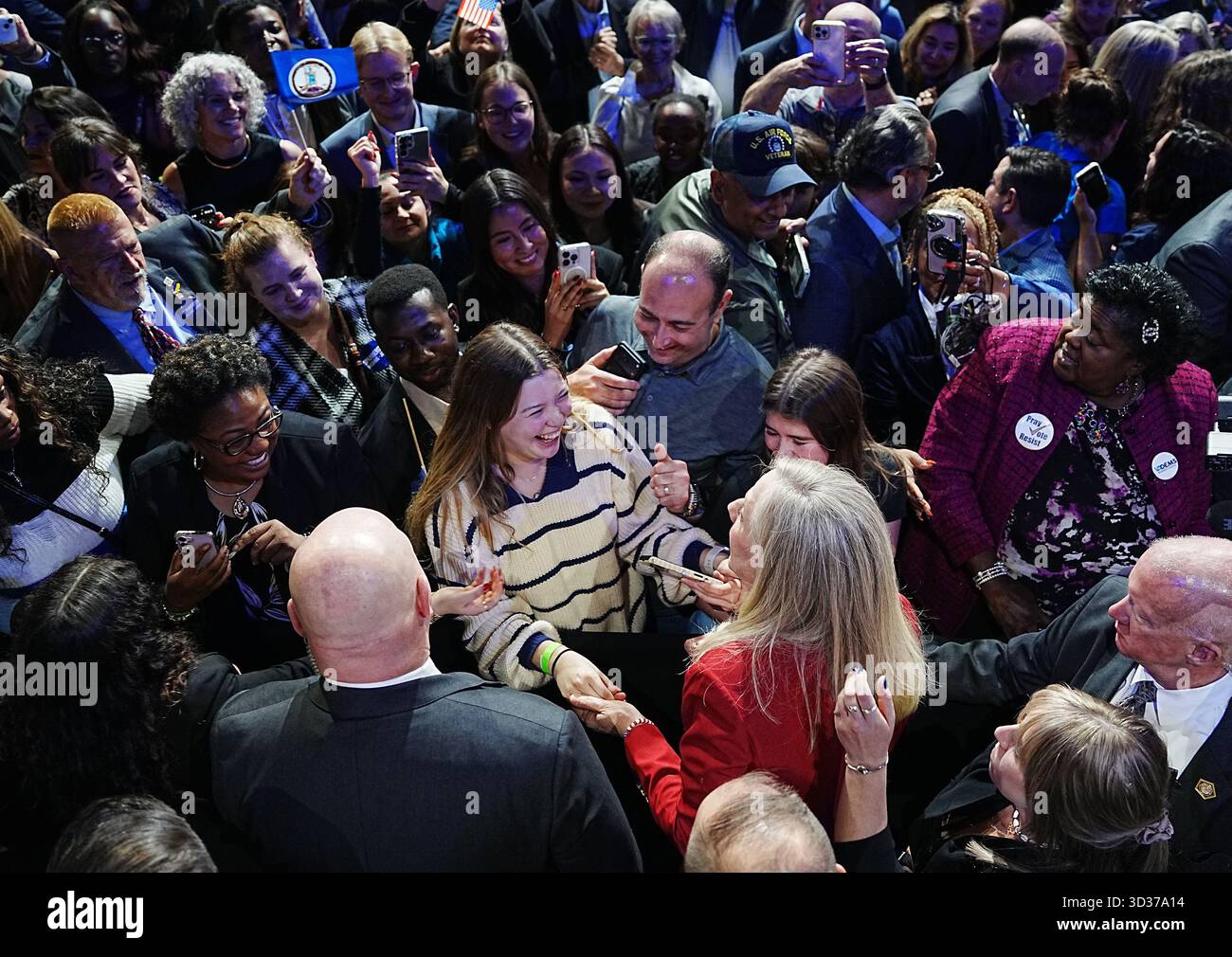 Richmond, États-Unis. 04th Nov, 2025. La candidate démocrate au poste ...