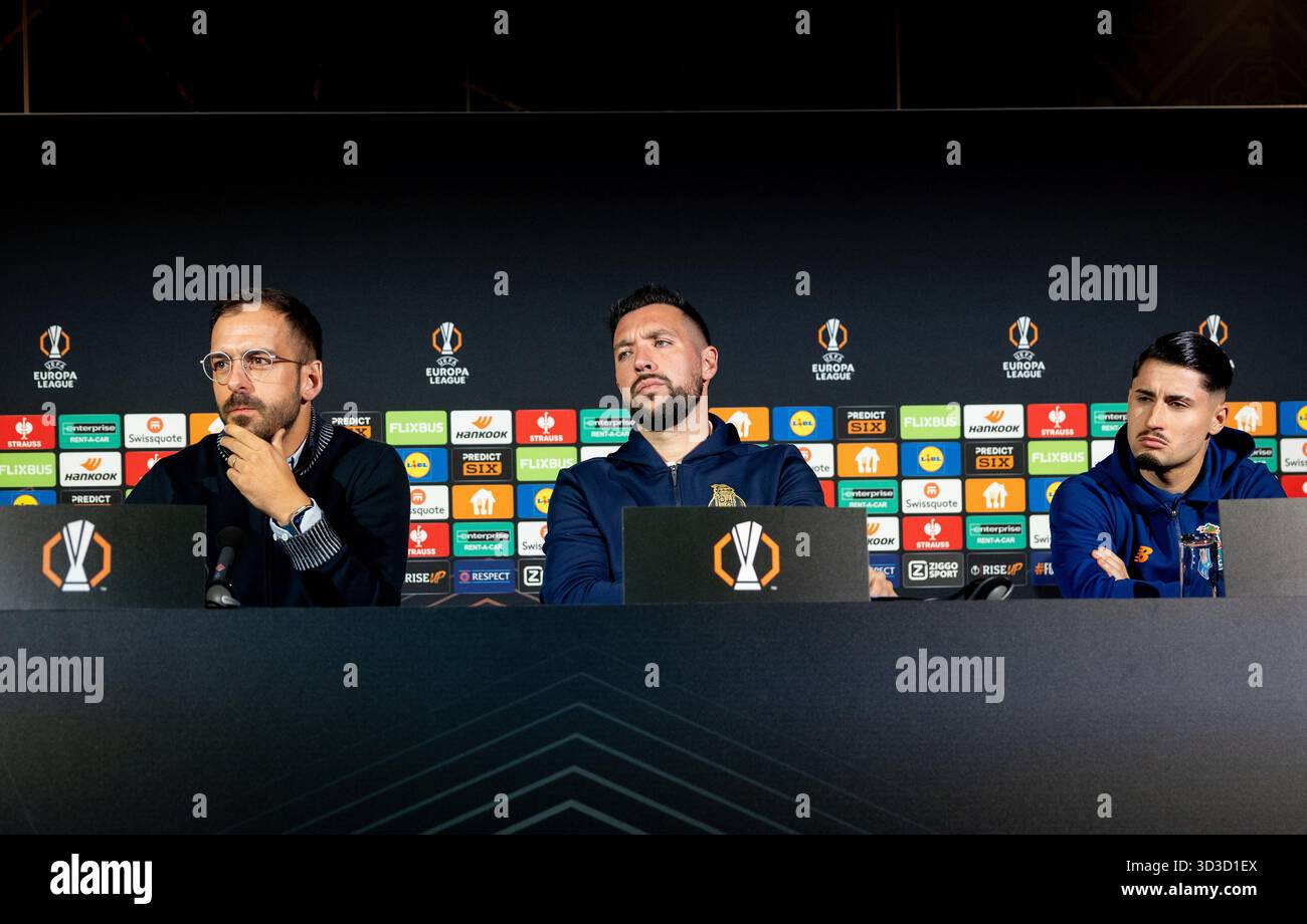 UTRECHT - entraîneur Francesco Farioli lors de la conférence de presse ...