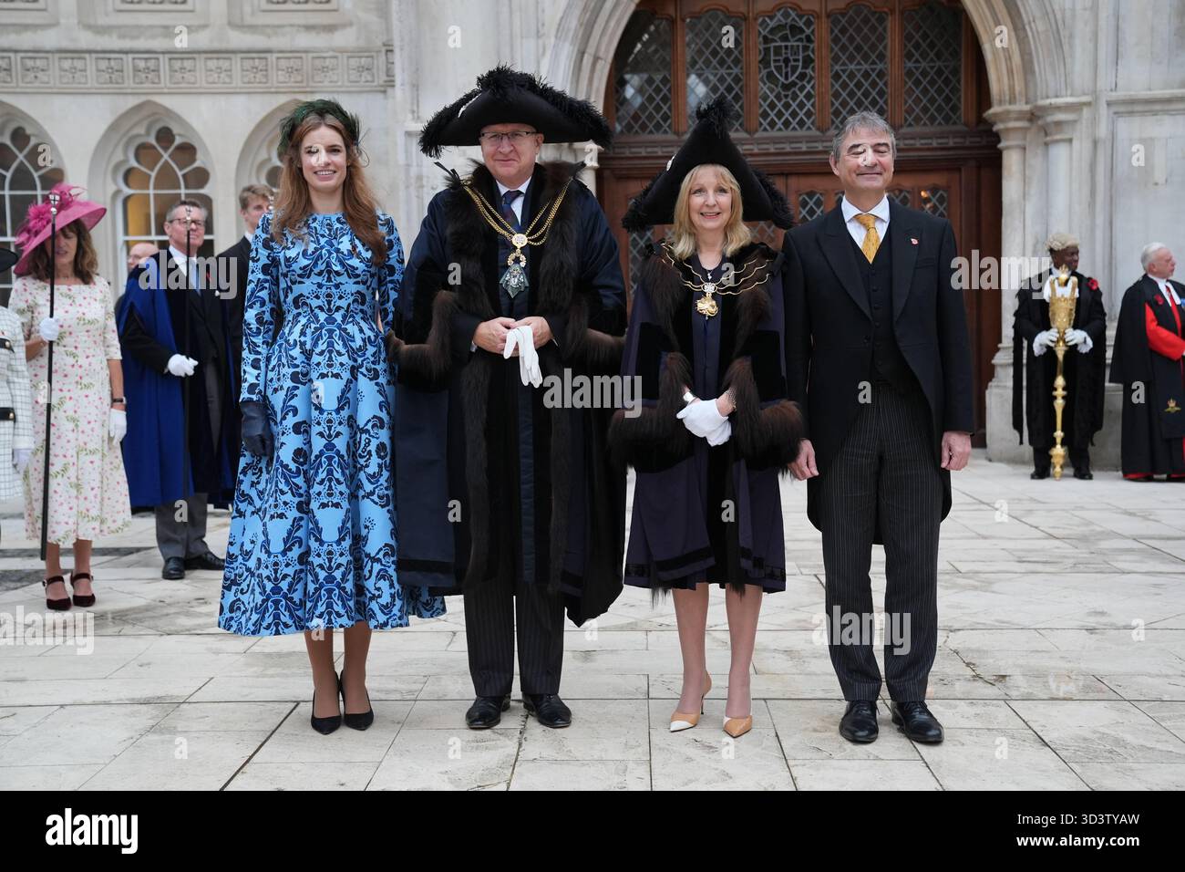 Alderwoman Dame Susan Langley DBE pose pour une photo avec l'ancien lord maire Alastair King et ...