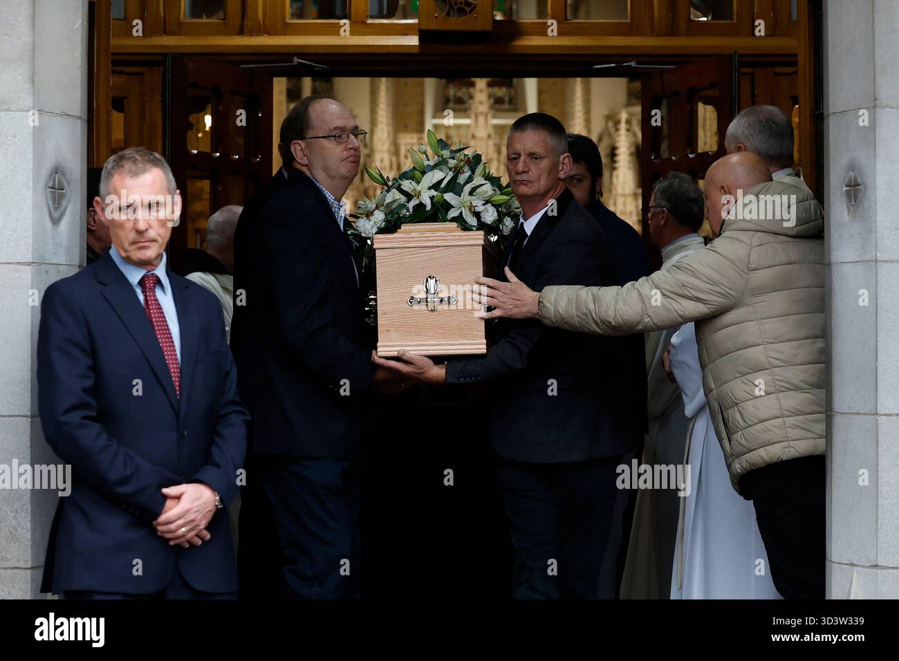 Le cercueil de S. Stanislaus Kennedy quitte l'église du Sacré-cœur ...