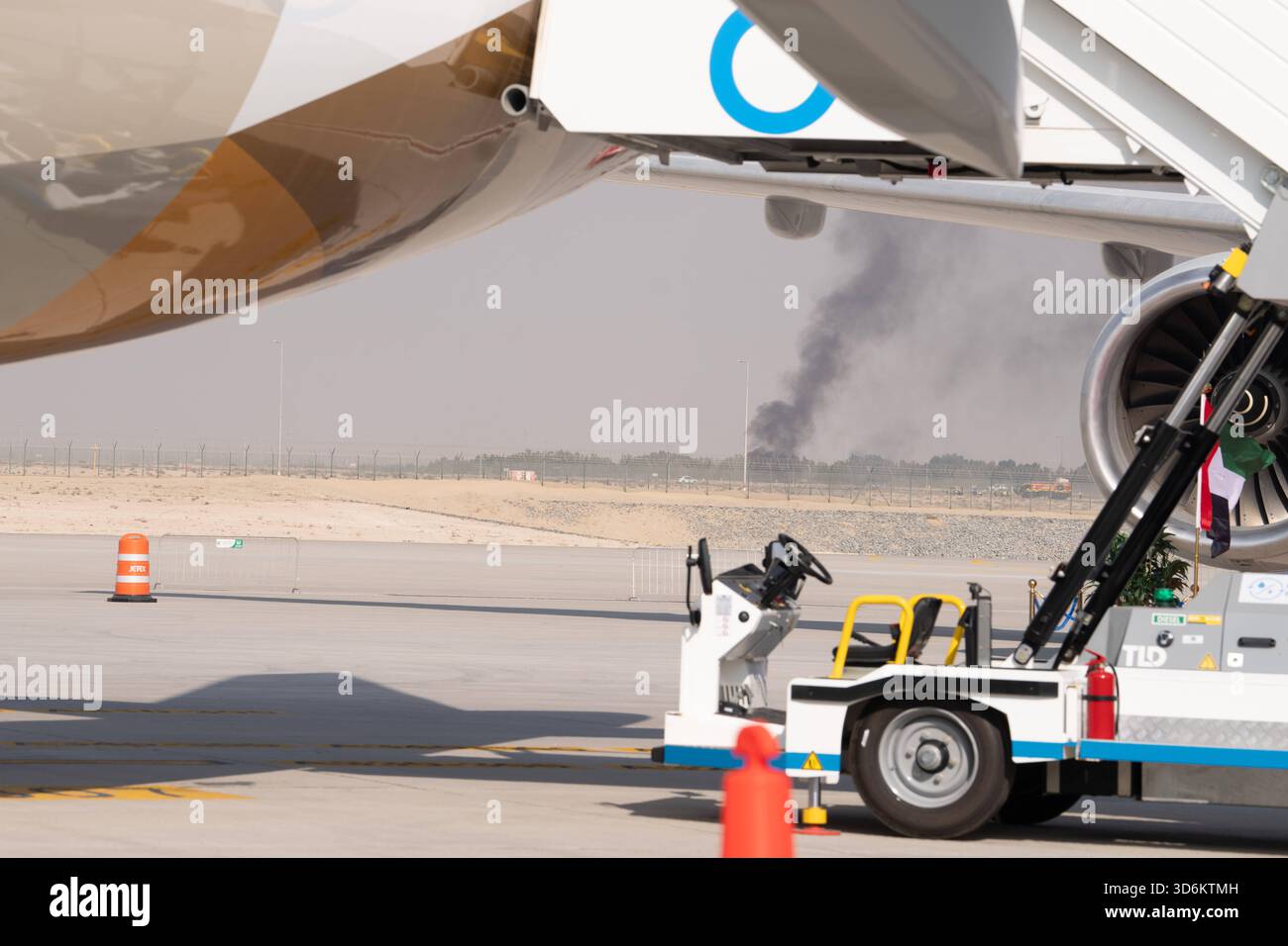 Flugzeugabsturz Dubai Airshow 2025 Die Rauchwolke am Rande des ...