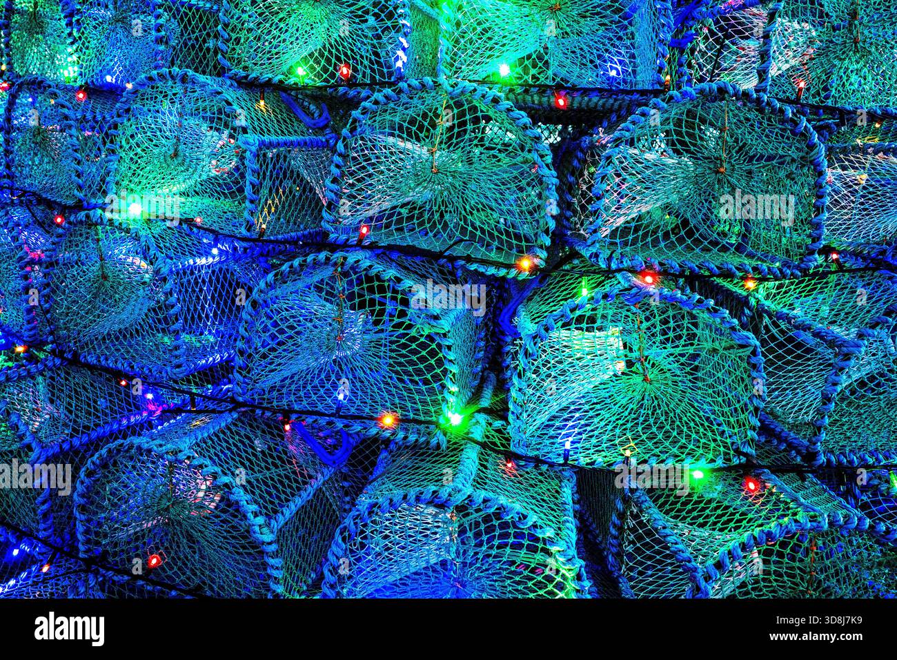 Nasses de pêche qui font partie de l'arbre de Noël construit sur le ...