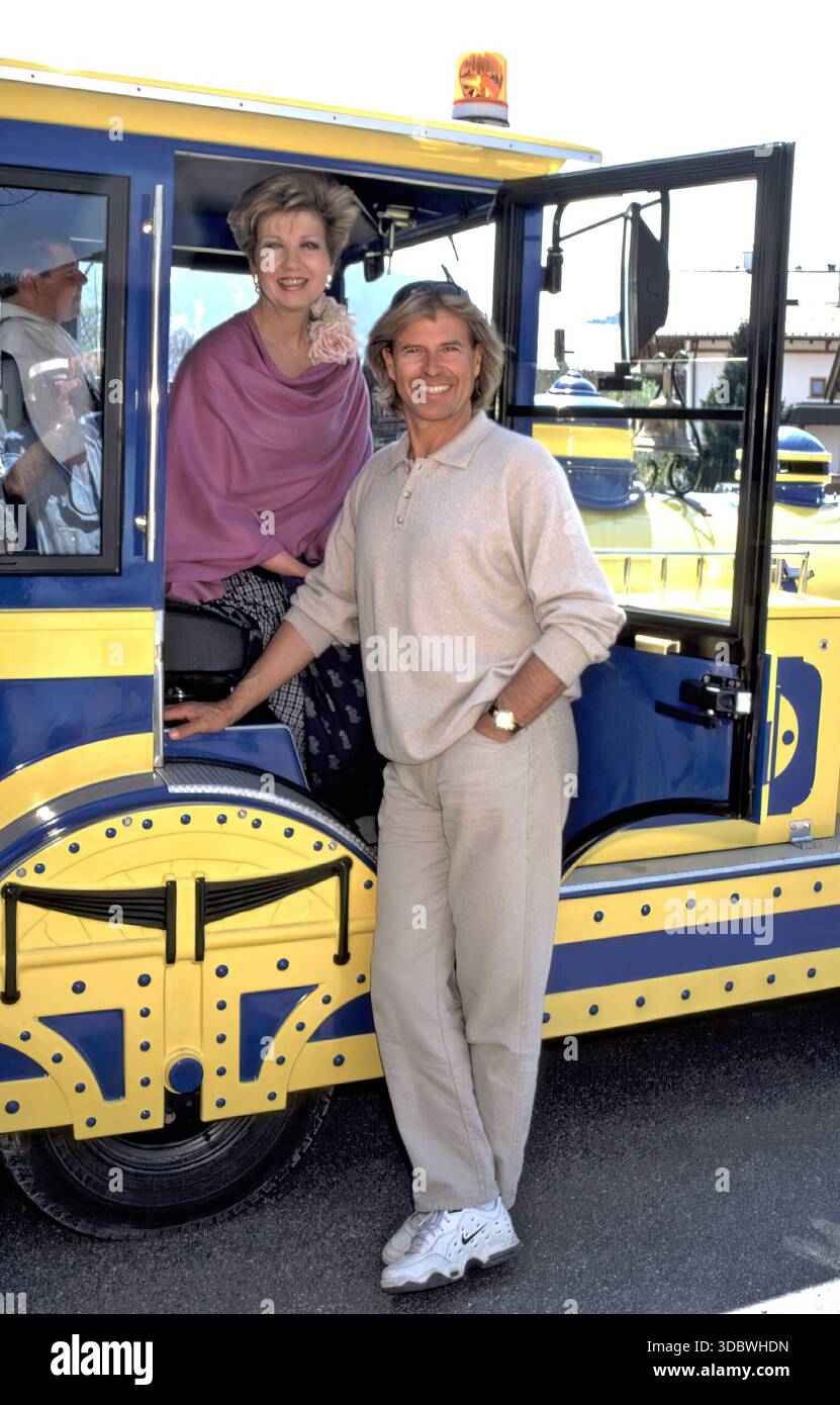 ARCHIV : Carolin Reiber Moderatorin Carolin Reiber mit Hansi Hinterseer ...