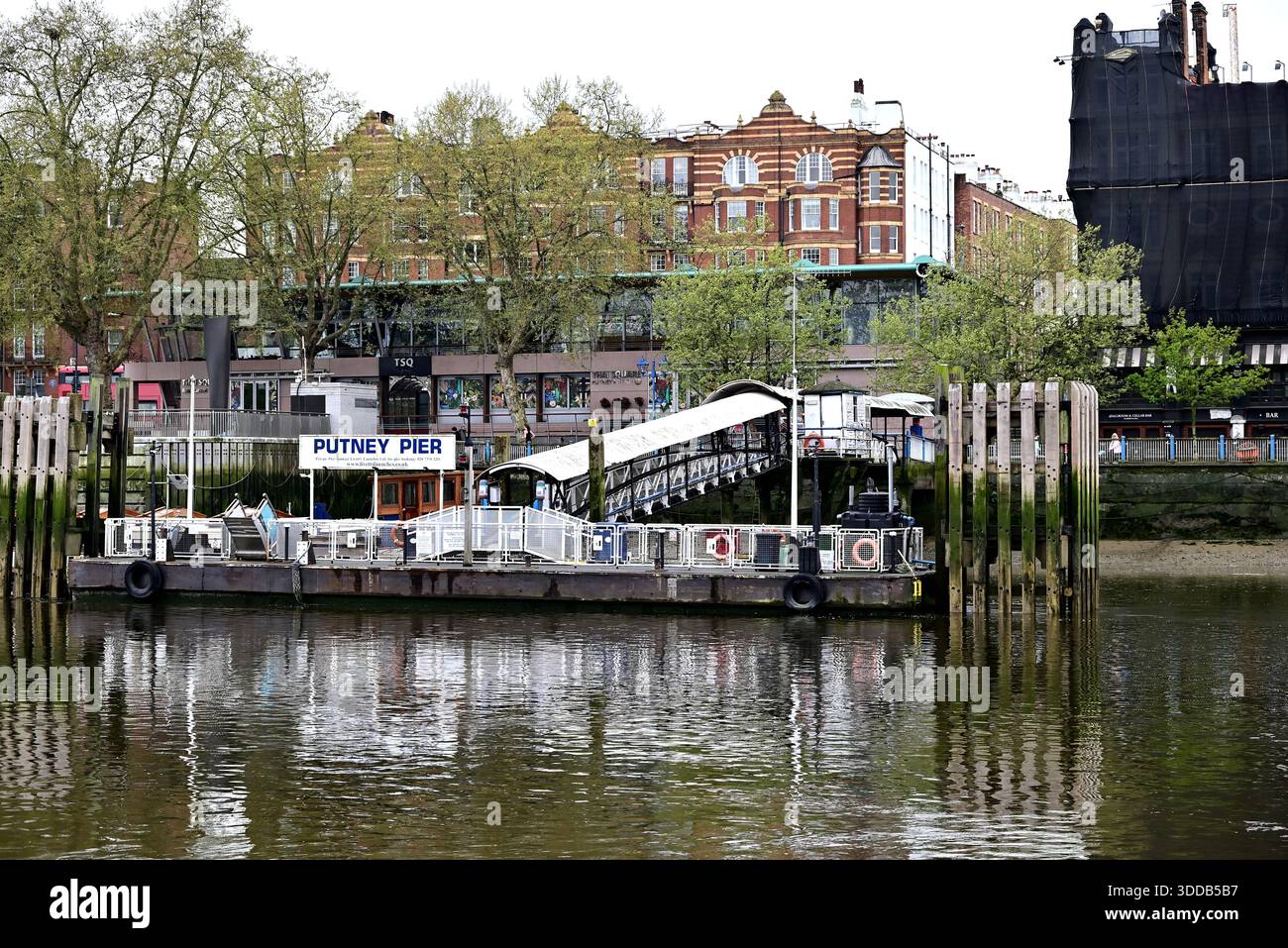 Putney embankment Banque de photographies et d’images à haute ...