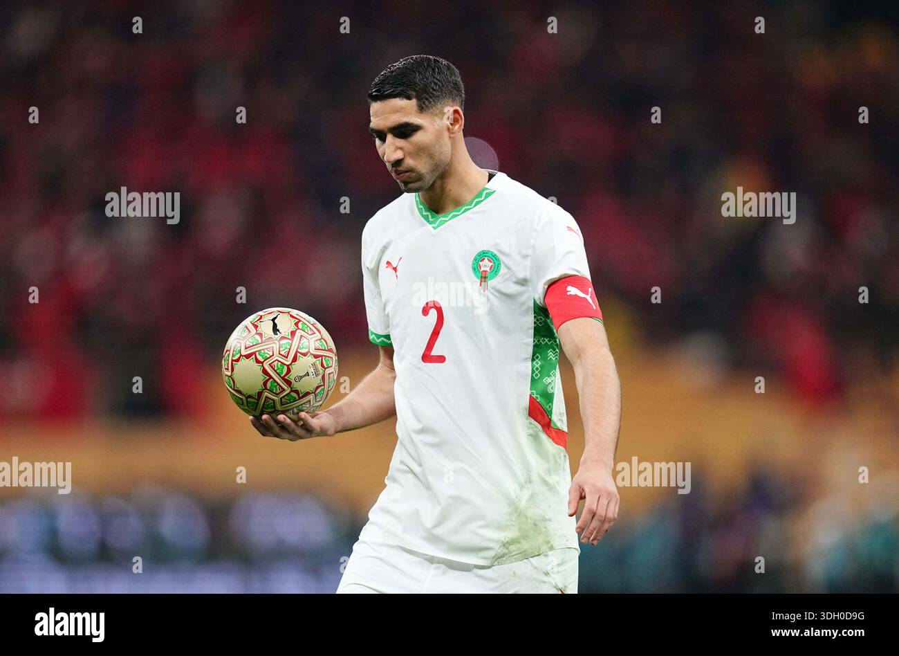 18 janvier 2026 : Achraf Hakimi, du Maroc, contrôle le ballon lors d'un ...