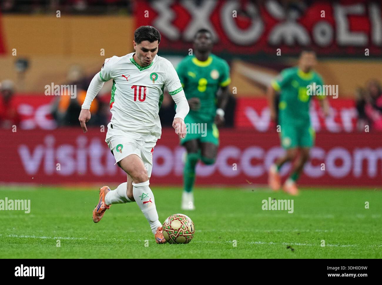 18 janvier 2026 : Brahim Abdelkader Diaz, du Maroc, contrôle le ballon ...