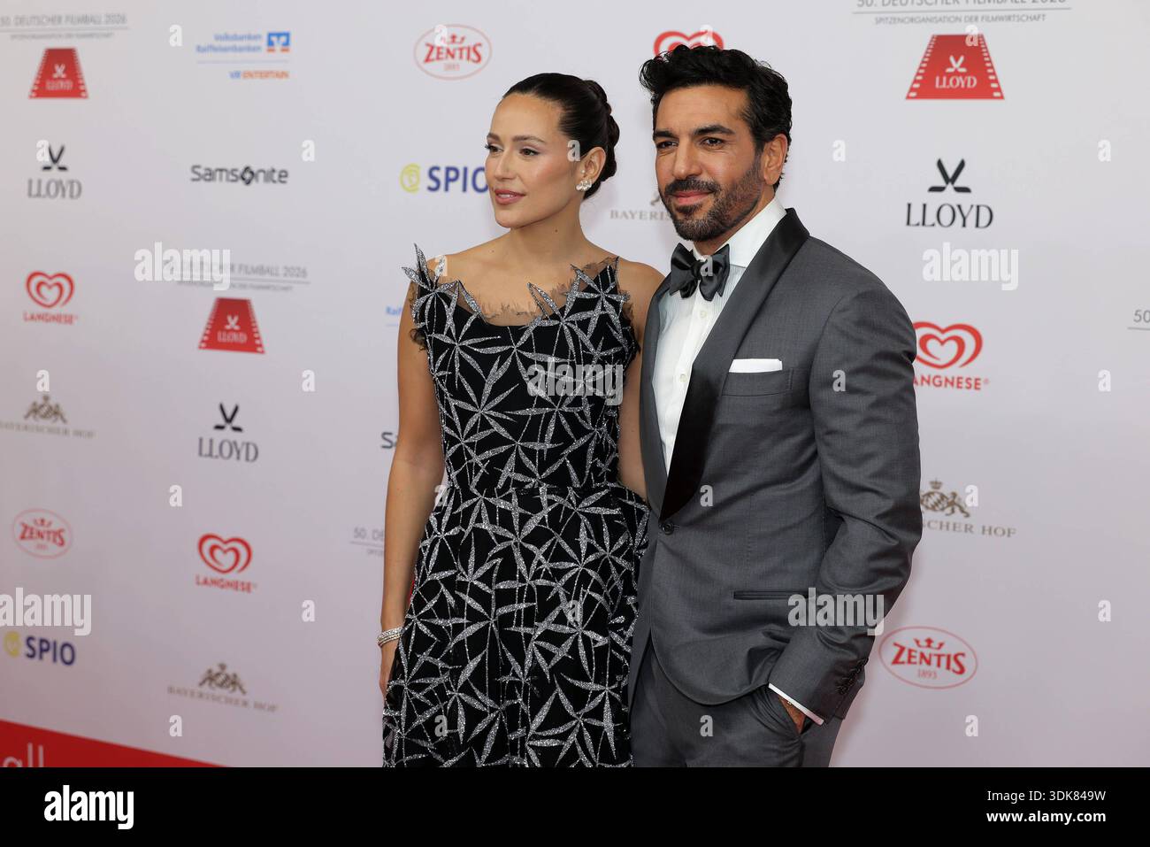 Deutscher Filmball 2026 Elyas MBarek mit Ehefrau Jessica Mbarek auf dem ...