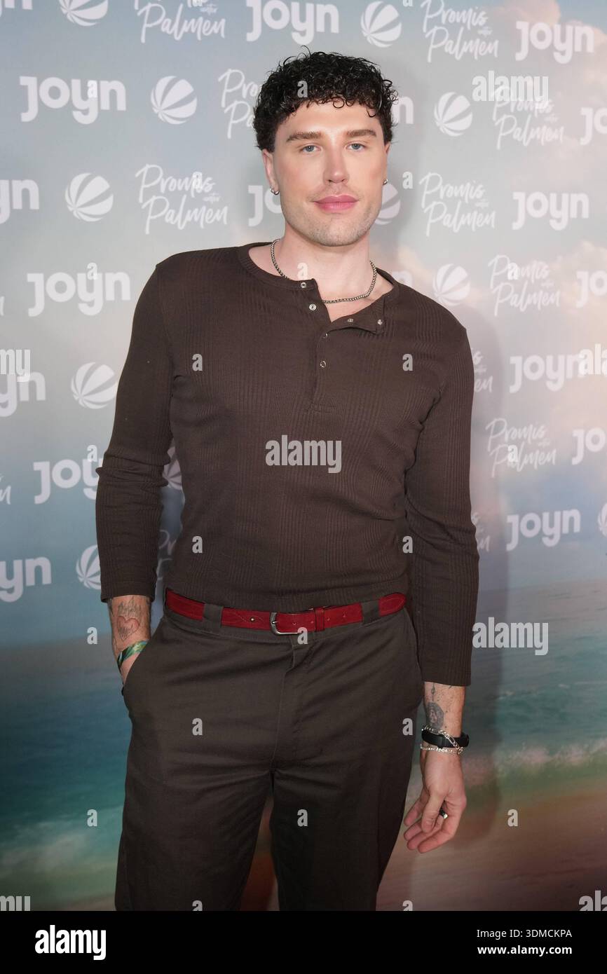 Promis unter Palmen Premiere 2026. David Lovric BEI der Premiere des ...