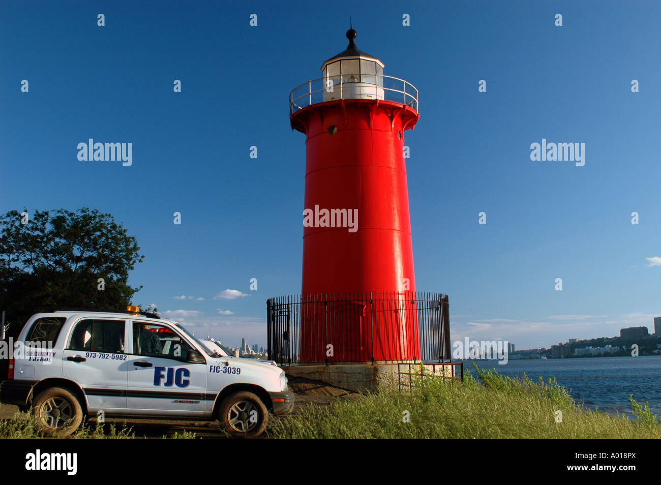 NYC Le petit phare rouge à l'origine connu comme Jeffrey s hook ...