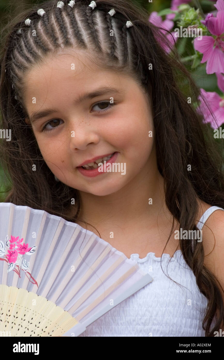 Jeune Fille De 7 Ans Qui Pose Banque De Photographies Et Dimages à