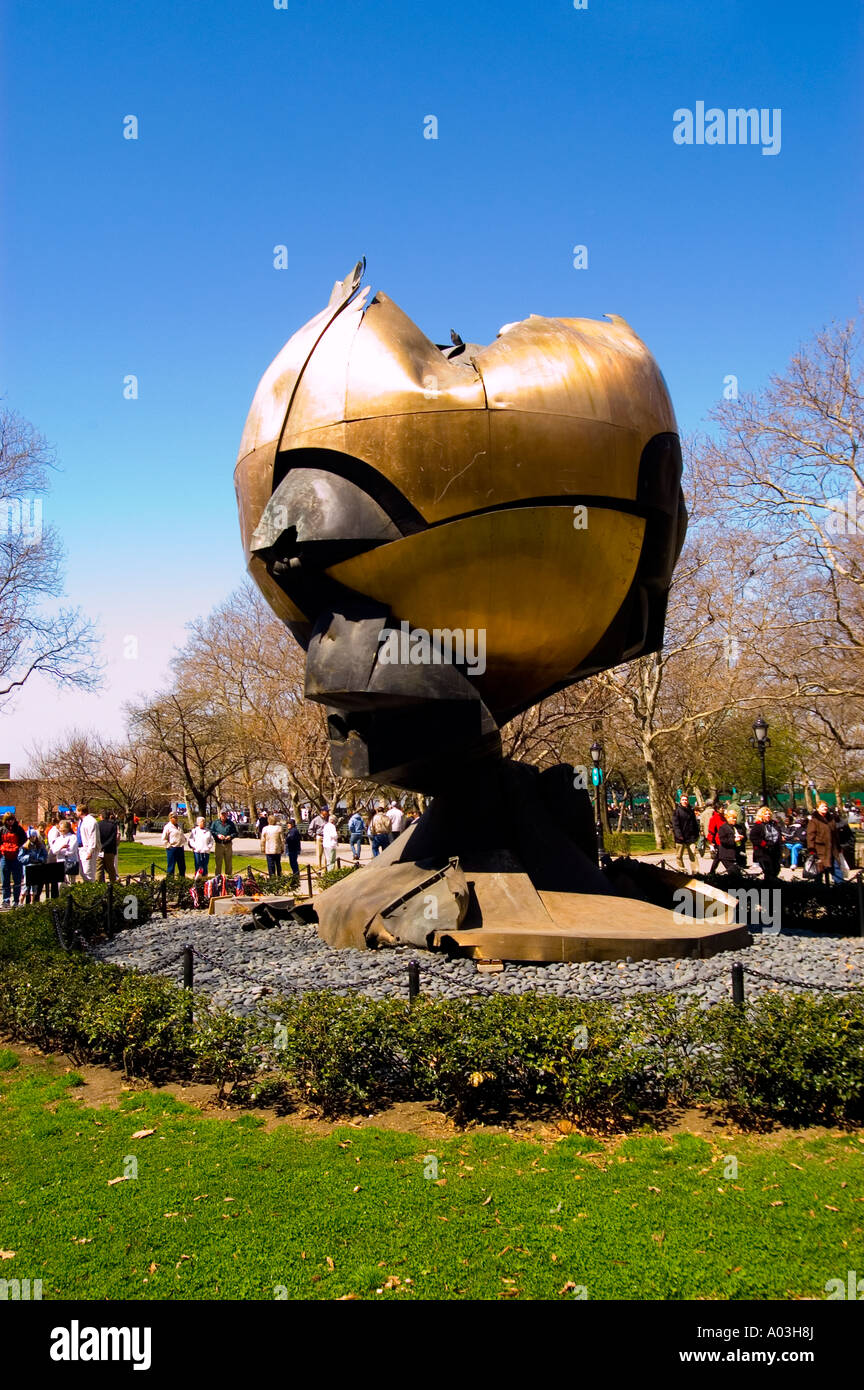 New York New York Sculpture La sphère par Fritz Koenig sauvé de Ground ...