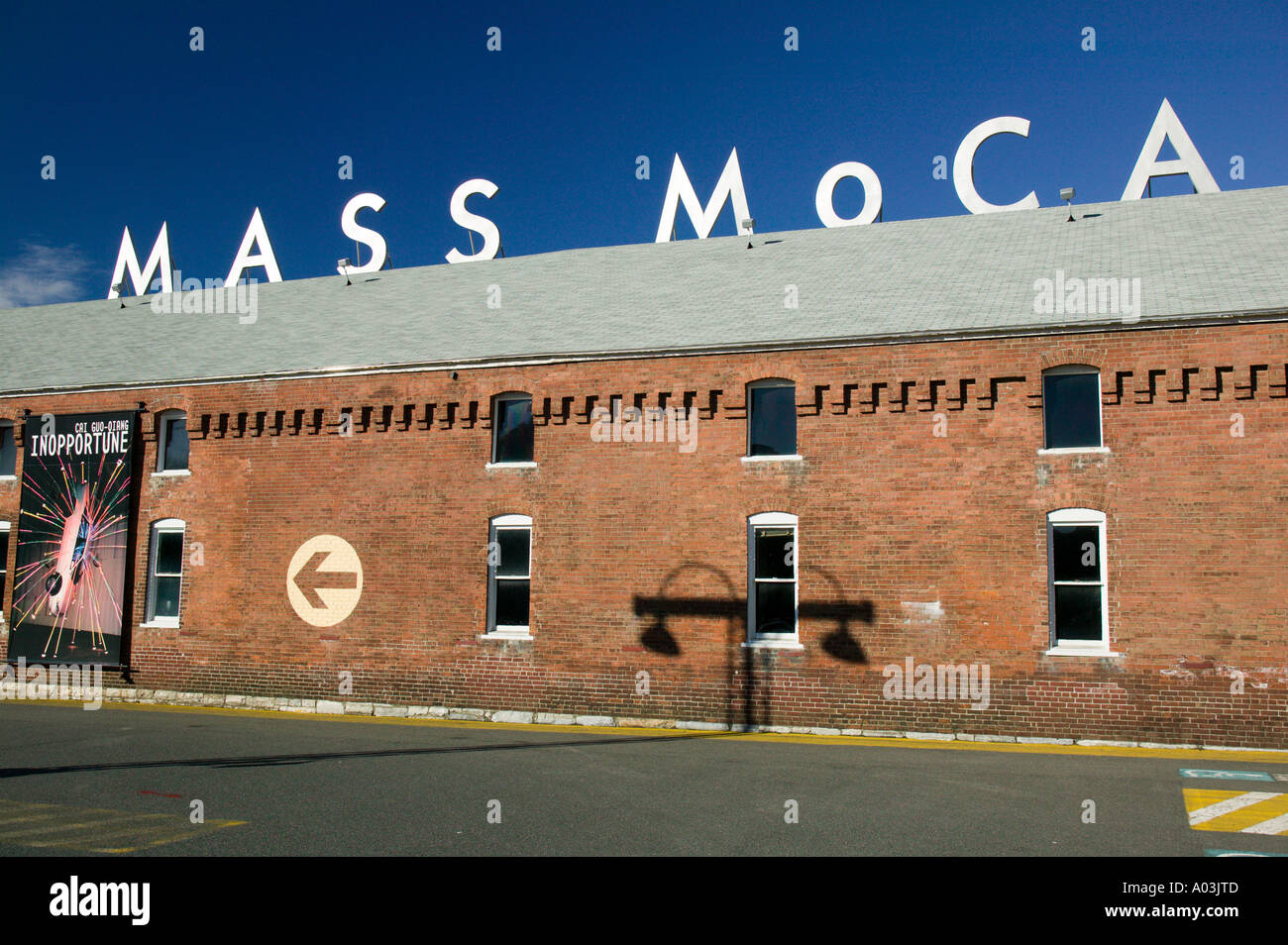 Massachusetts museum of contemporary art Banque de photographies et d ...