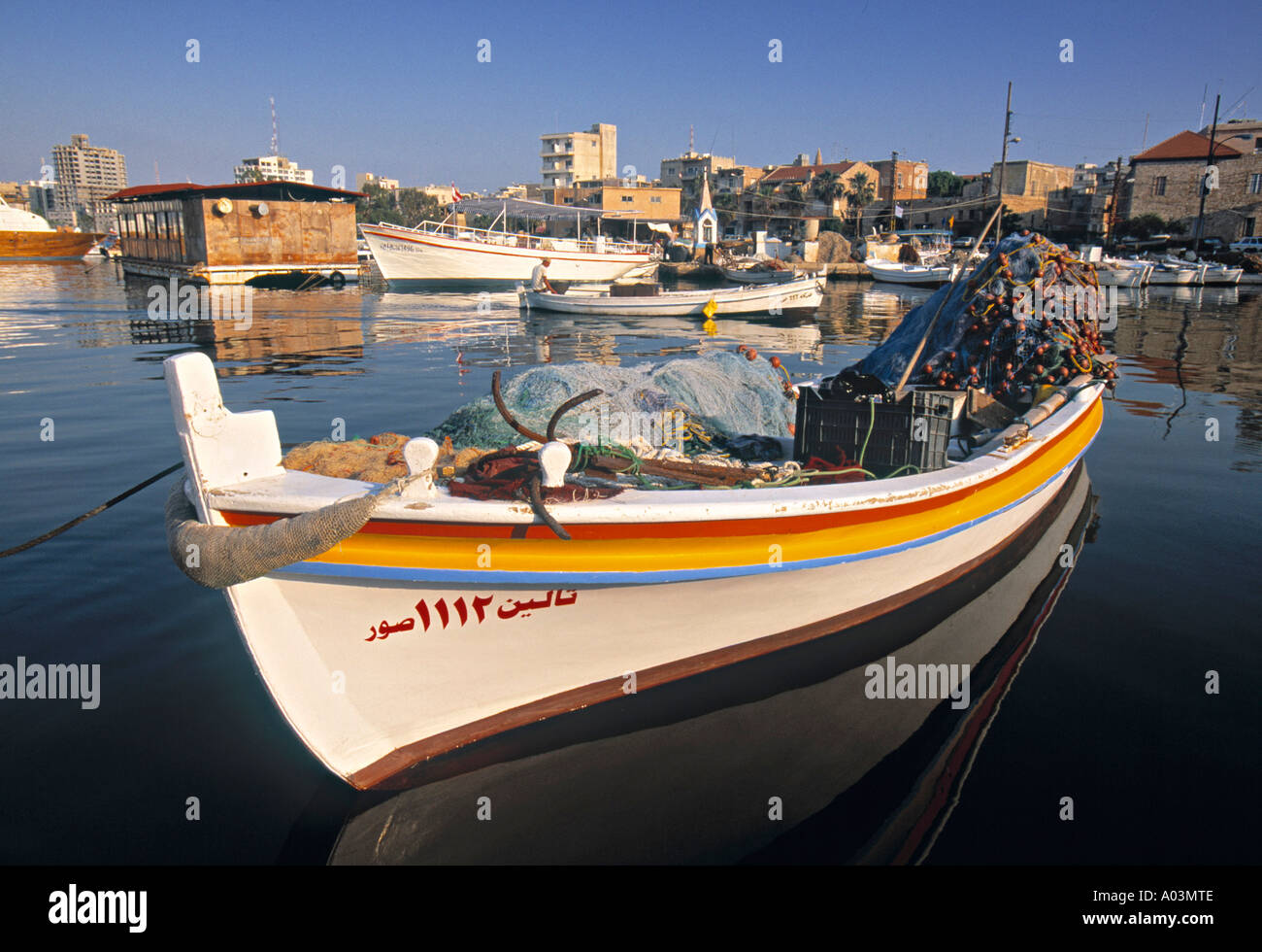 Harbour tyre sour lebanon Banque de photographies et d’images à haute ...