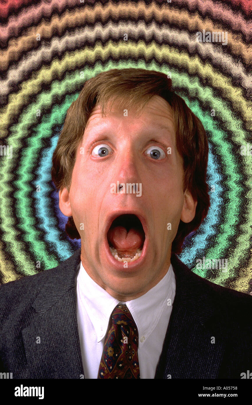 Un homme avec la bouche grande ouverte de stupéfaction shock Banque D ...