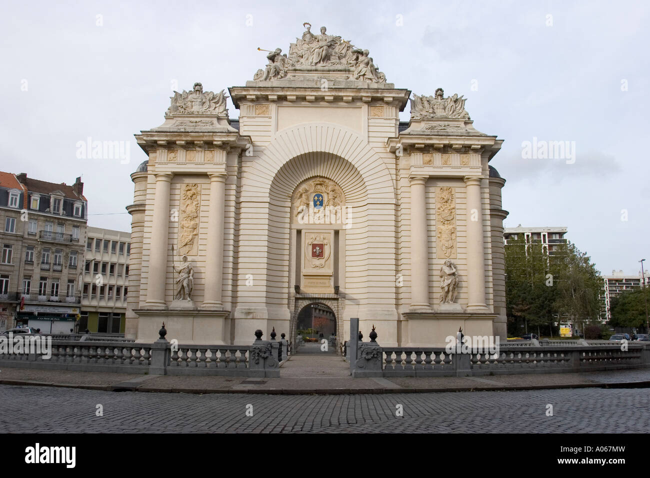 Porte paris lille Banque de photographies et d’images à haute ...