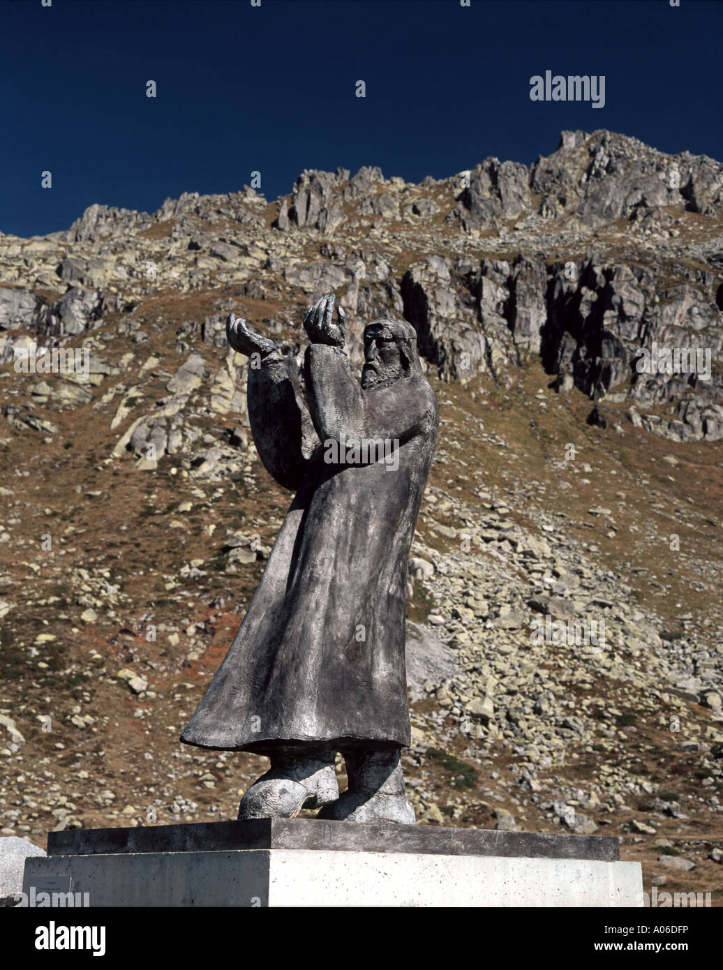 Statue sur le Col du Saint-Gothard Photo Stock - Alamy