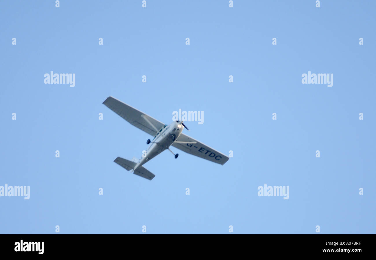 Aile haute cessna 170 en vol Banque de photographies et d’images à ...