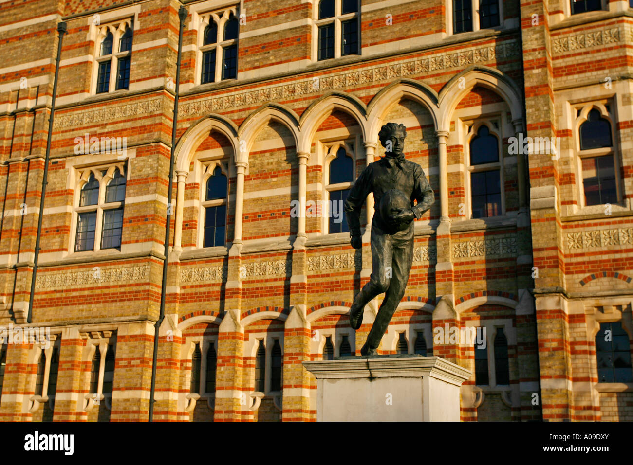 Statue de William Webb Ellis à l'extérieur de l'école de Rugby Rugby ...