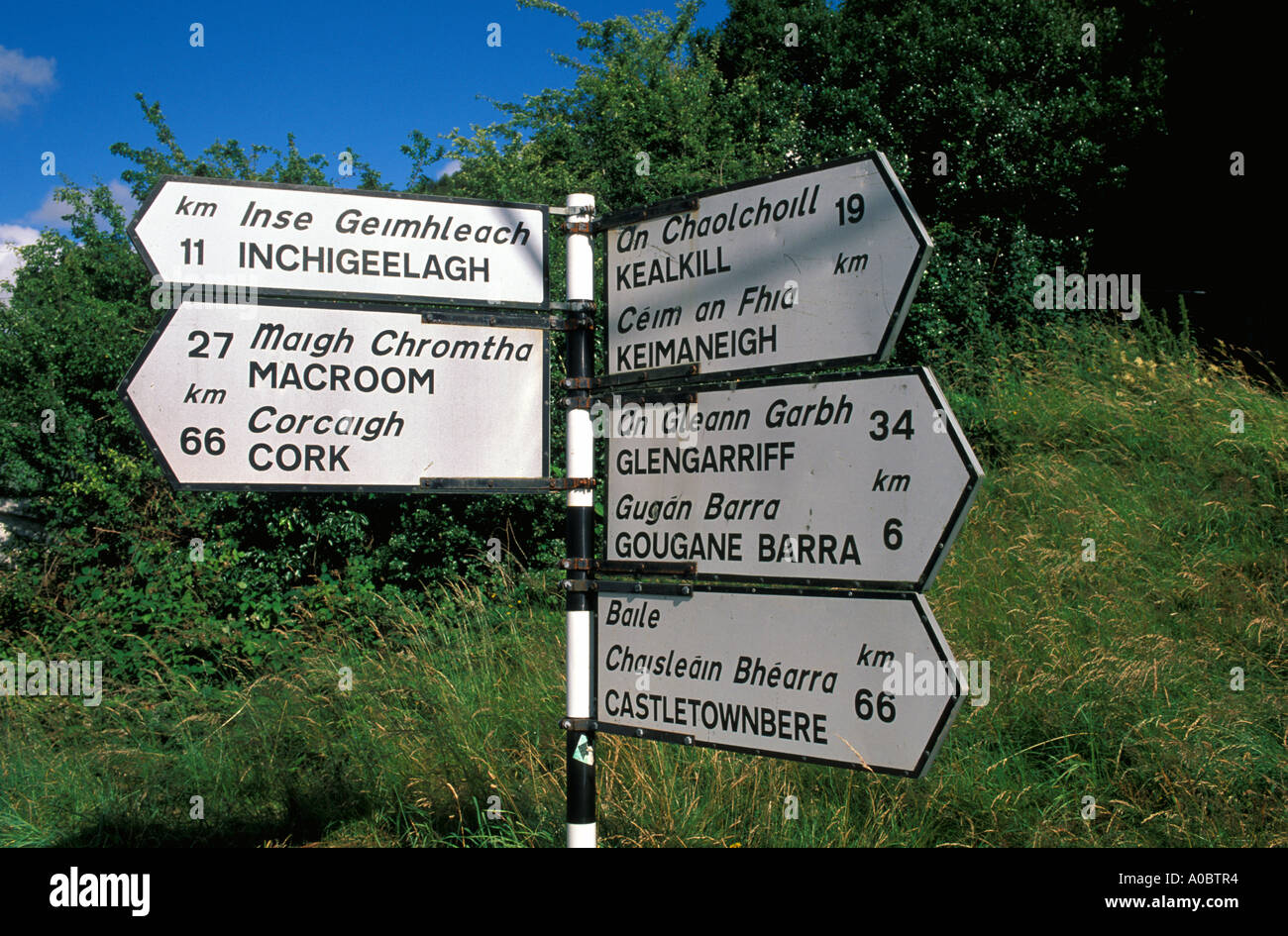 Ireland Gaelic Road Signs Photos & Ireland Gaelic Road Signs Images - Alamy