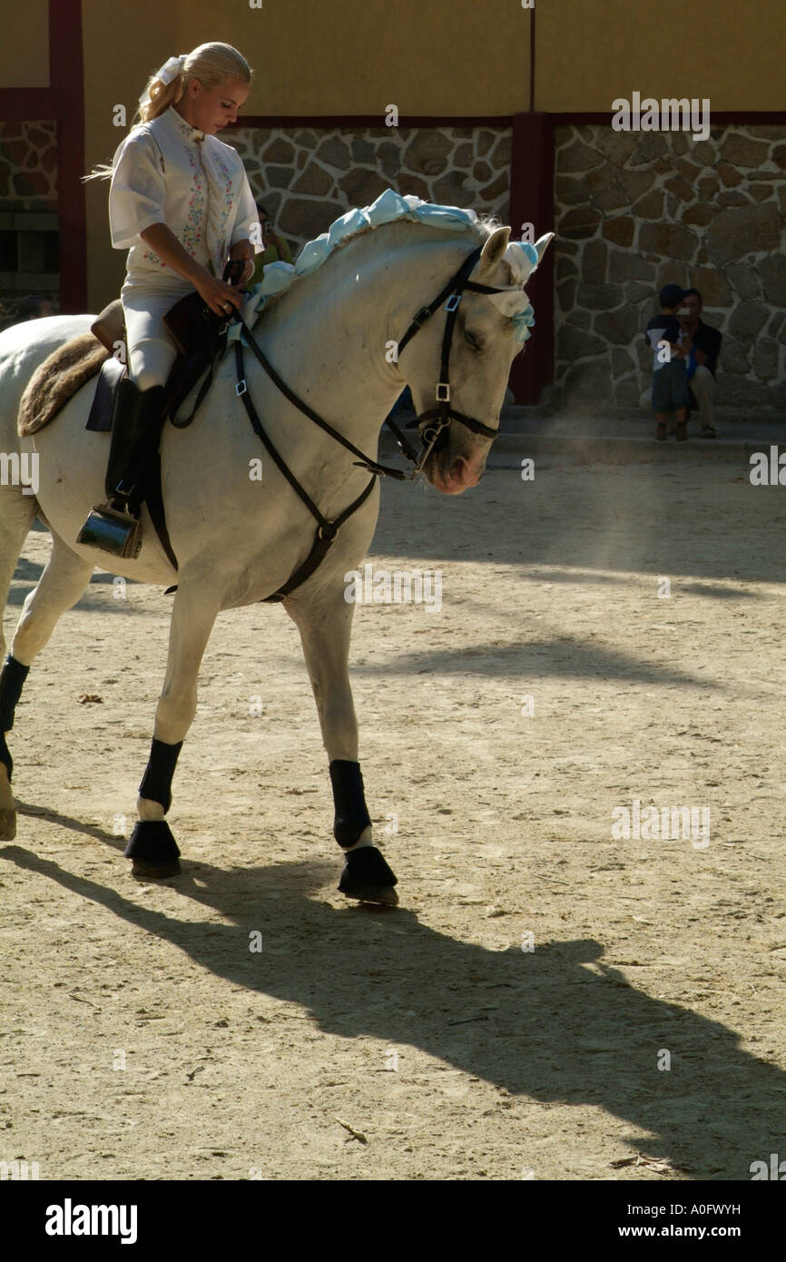Female torero torera matador bull Banque de photographies et d’images à ...