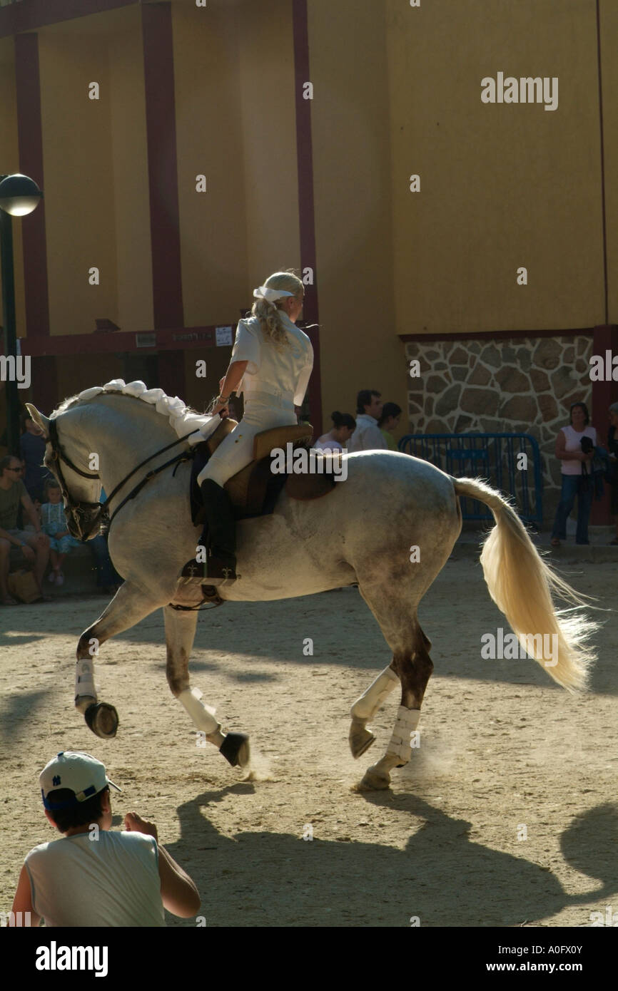 Female torero torera matador bull Banque de photographies et d’images à ...