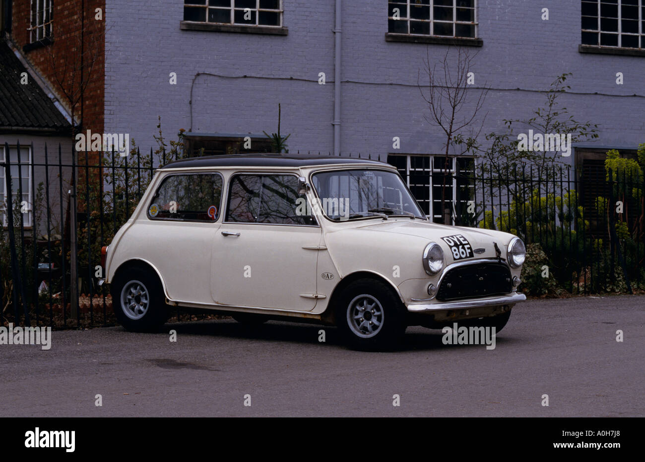 White mini cooper Banque de photographies et d’images à haute ...