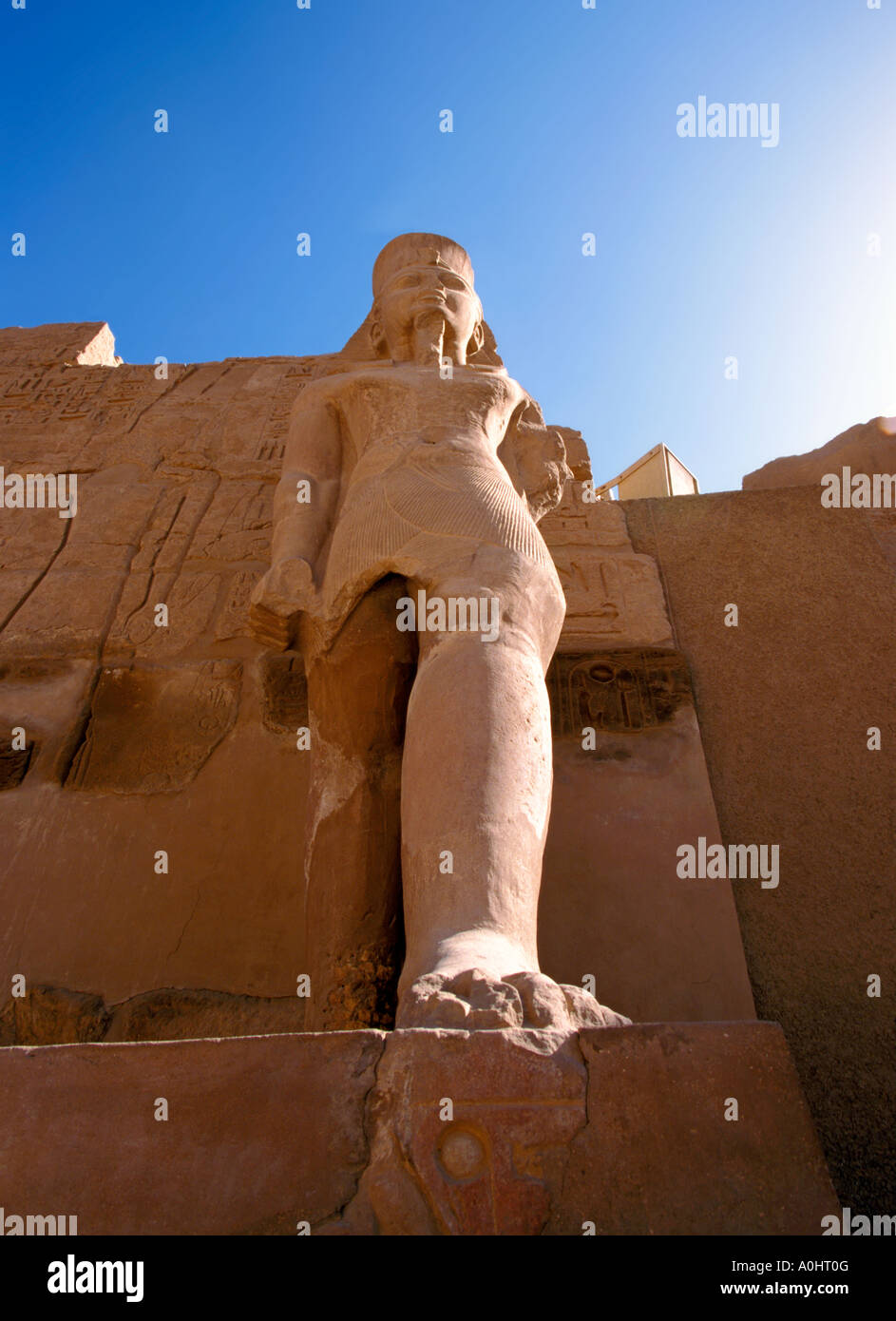 Statue de pharaon Temple de Karnak Egypte Photo Stock - Alamy