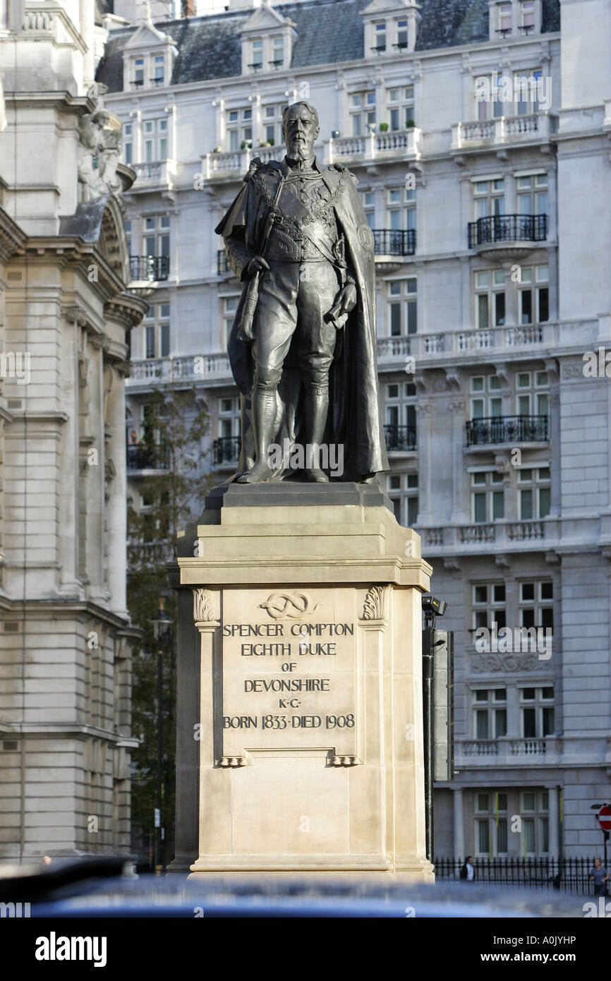 La statue du duc de devonshire Banque de photographies et d’images à ...