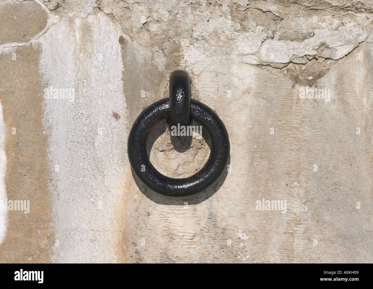 Anneau avec crochet dans le mur Banque de photographies et d’images à ...